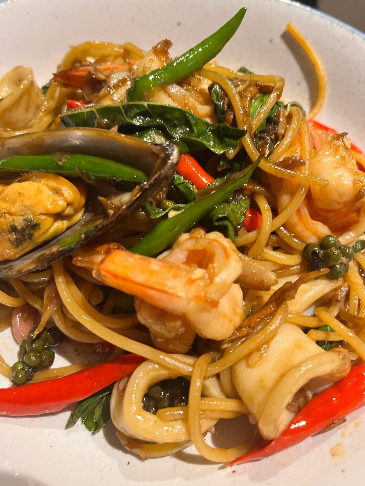 สปาเกตตีขี้เมาทะเล ร้าน Atmos on top Silom Edge