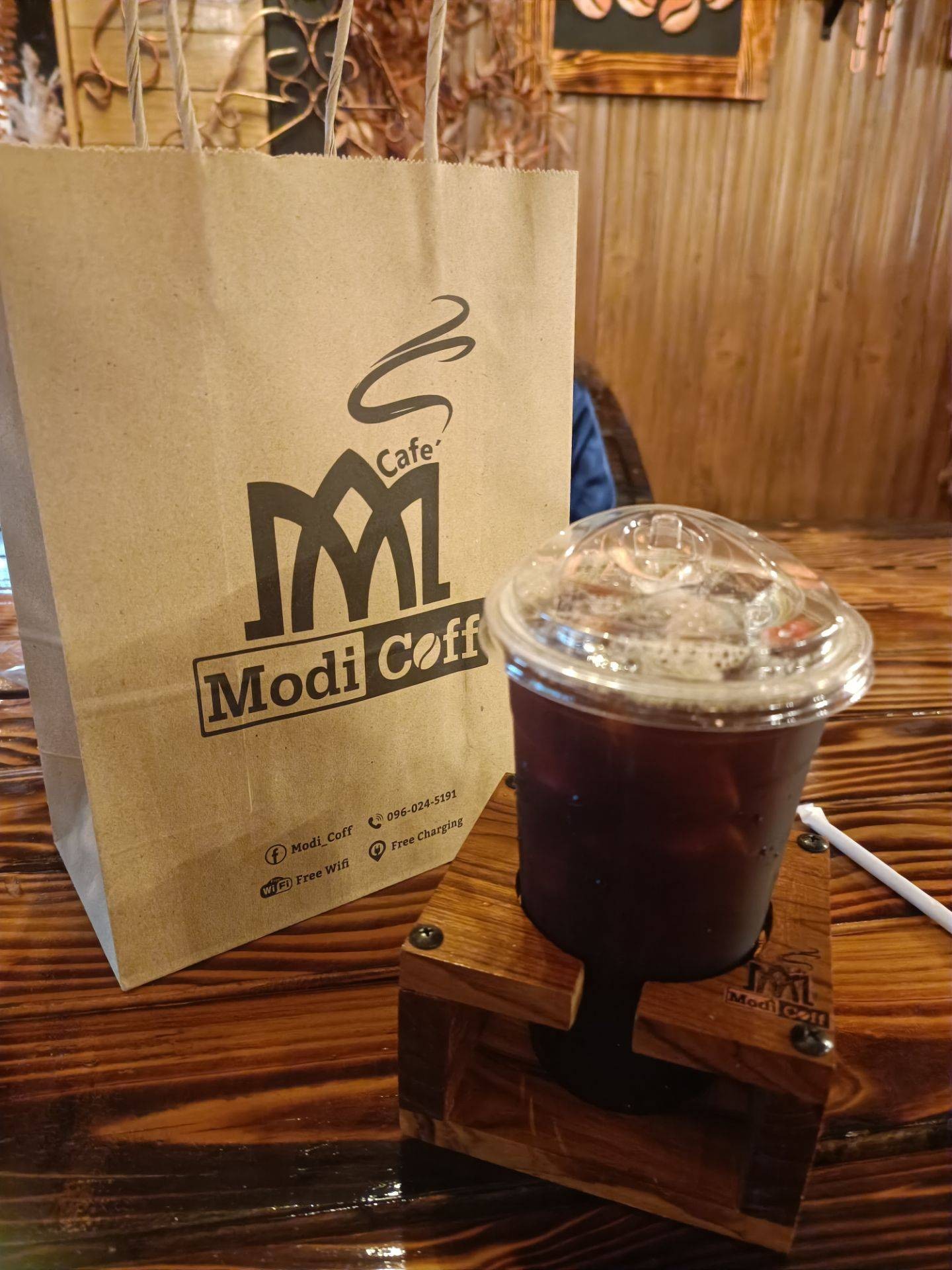 รีวิว Modi Coff Cafe' - ร้านตกแต่งสวย สะอาด แต่ด้านในจะทึบๆหน่อย พนักงานน่ารัก บริการดี