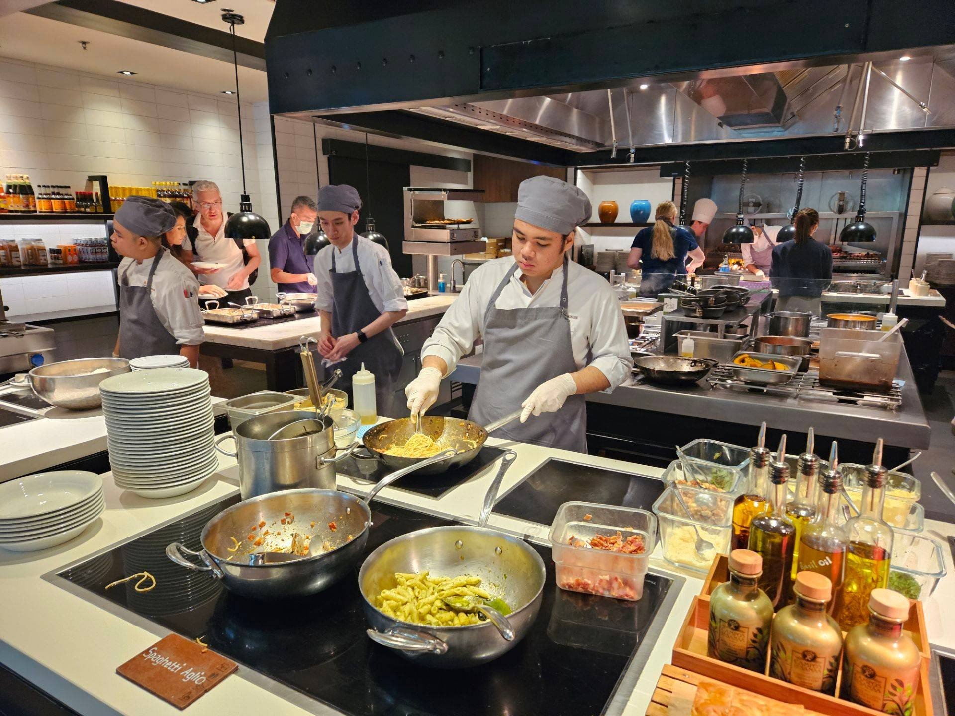 รูป Goji Kitchen + Bar Bangkok Marriott Marquis Queen’s Park