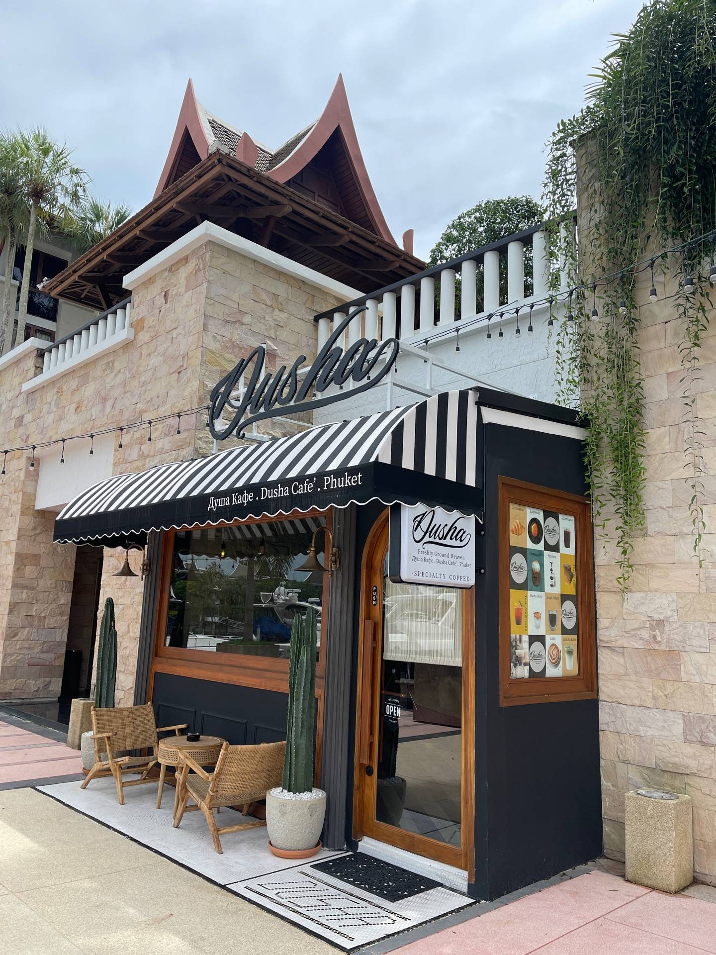 รูป Dusha Cafe' (ดูช่า คาเฟ่) Royal Phuket Marina @ Koh Kaew