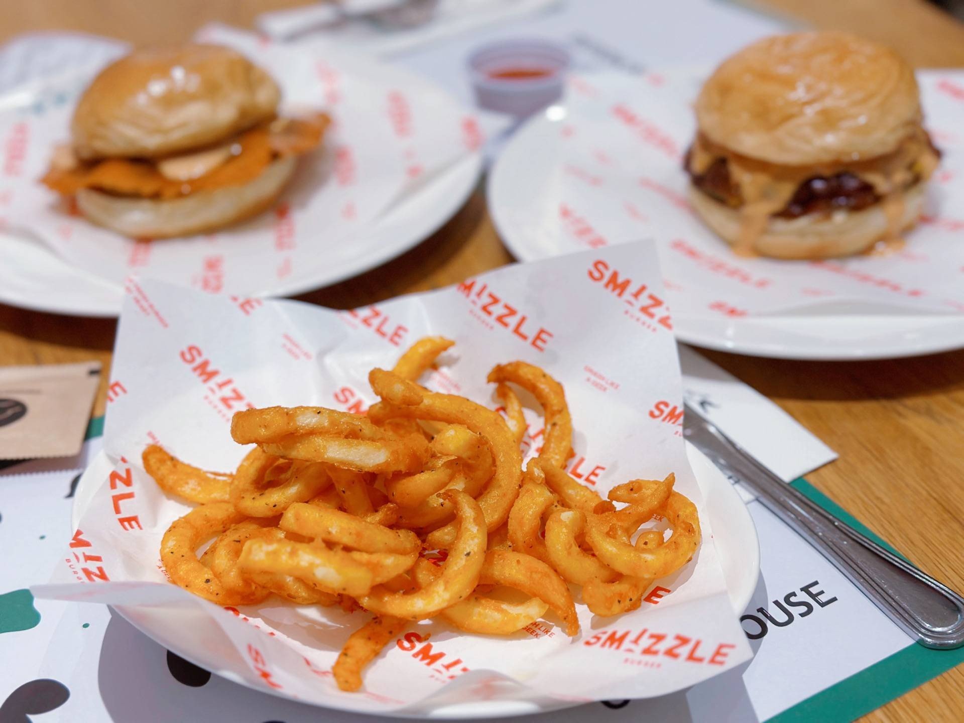 รีวิว Smizzle Burger สาขา Central Embassy Central Embassy - Smizzle ...