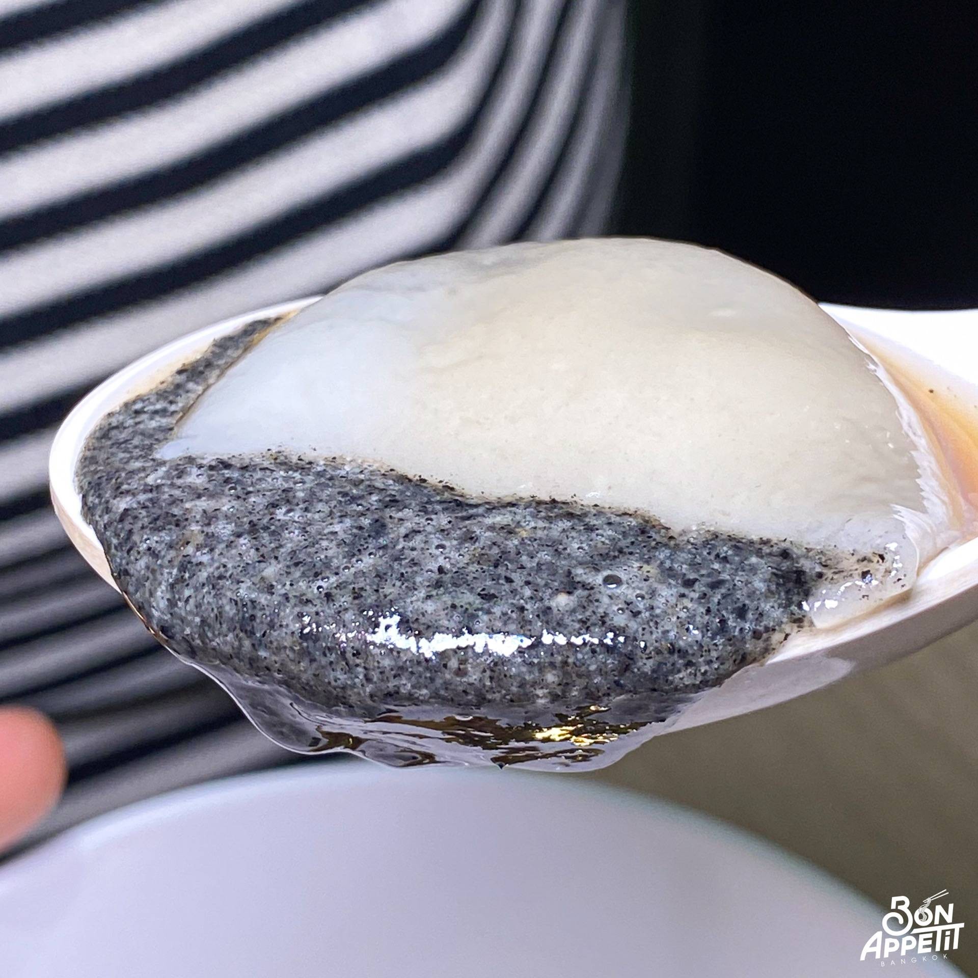 รีวิว Black Sesame House By Sweet Circle - บัวลอยงาดำลาวา แป้งบาง ไส้ ...