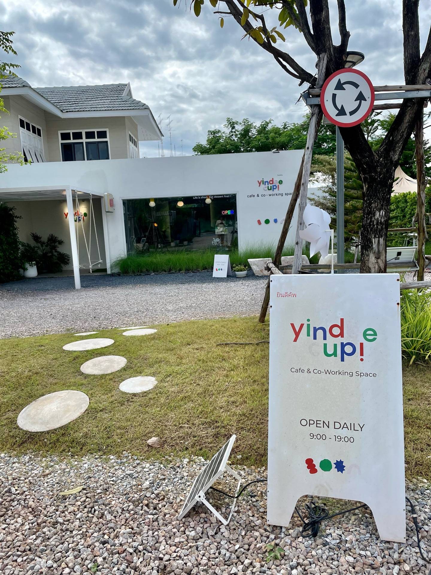 รีวิว Yindeecup cafe - ผ่านเข้ามาวันไหนฉันยังยินดี นั่งสบายมีเกมส์ให้ ...