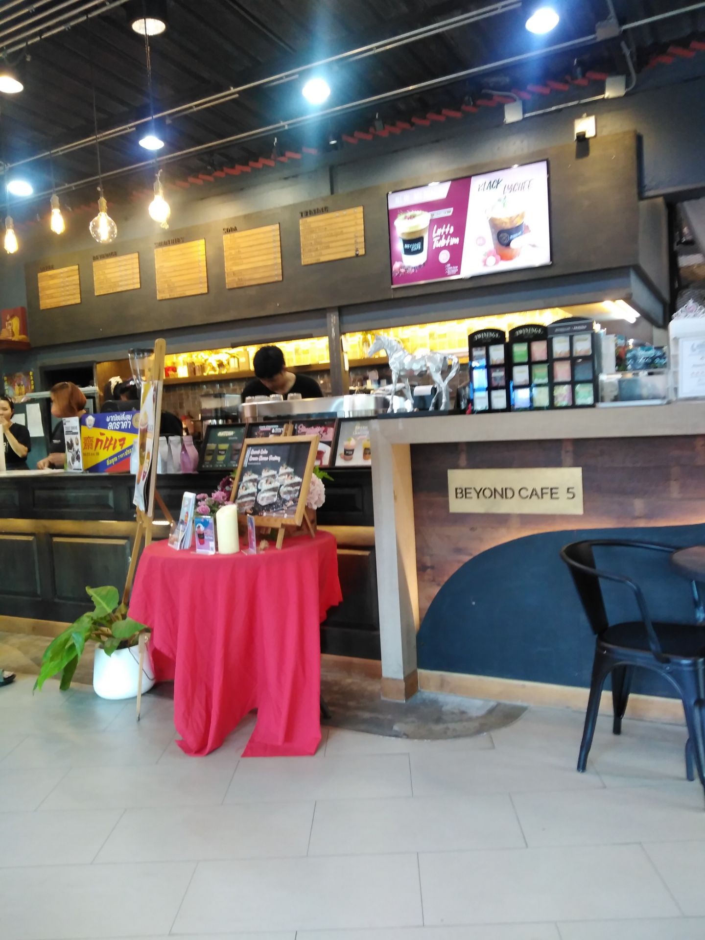 รีวิว BEYOND CAFE (บียอนด์ คาเฟ่ กาแฟ เค้ก) หนองประจักษ์ - เป็นร้าน ...