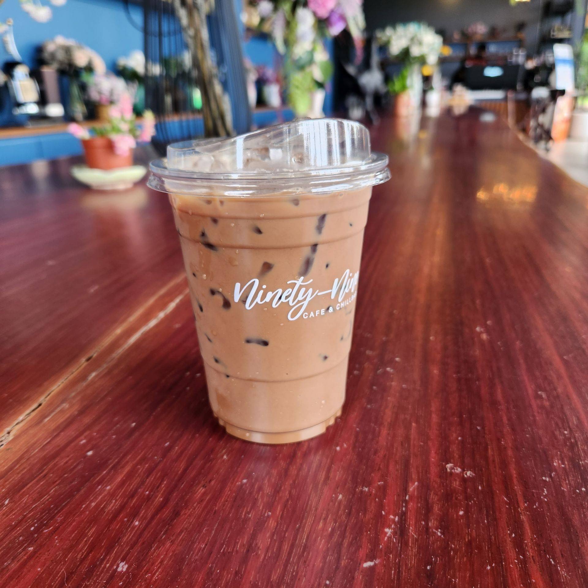 รีวิว Ninety-nine Cafe&chillbar - คาเฟ่วิวดีเห็นน้ำในเขื่อนกระเสียว