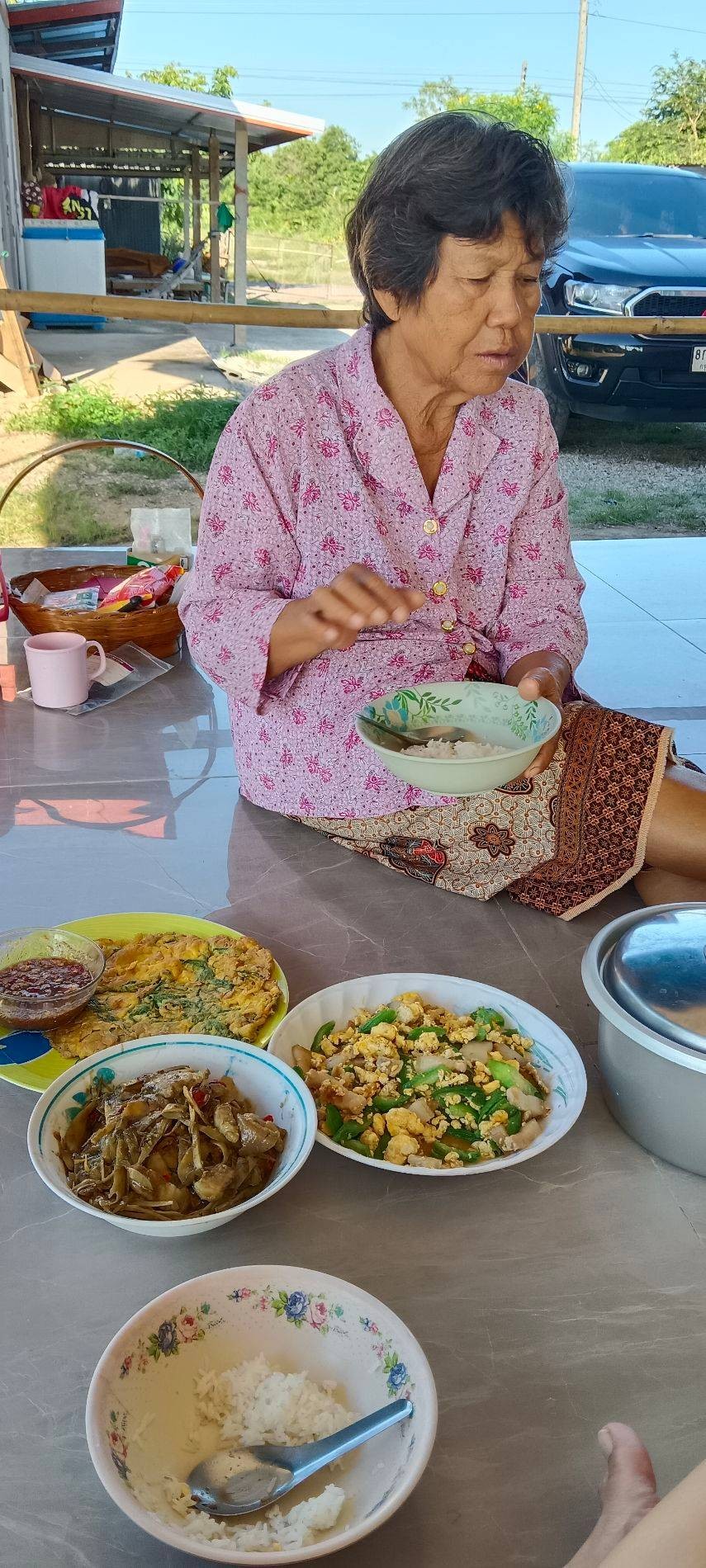 รูป ผัดหมี่โคราช ข้าวกระเพรา ข้าวผัด สุกี้ ผัดซีอิ๊ว กาแฟ ชา By Luk Jeab's Kitchen