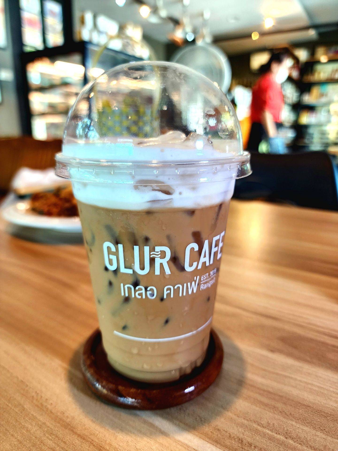 คาปูชิโน่ เย็น • เทพเสด็จ คั่วกลางค่อนเข้ม ร้าน Glur Cafe Rangsit
