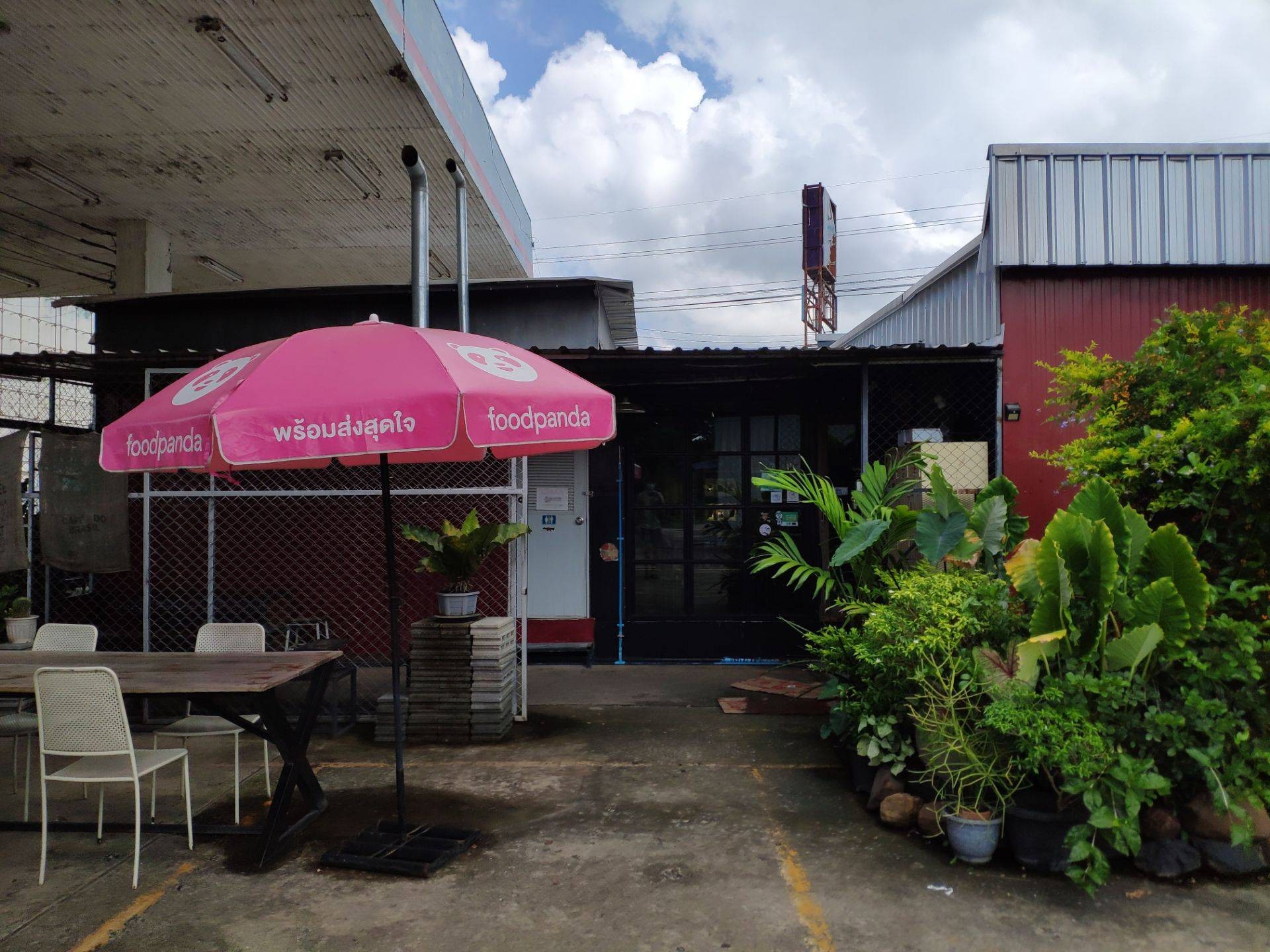 รีวิว THE KEY CAFE AND BISTRO - เข้มข้น โทนมืด หน้านิ่ง