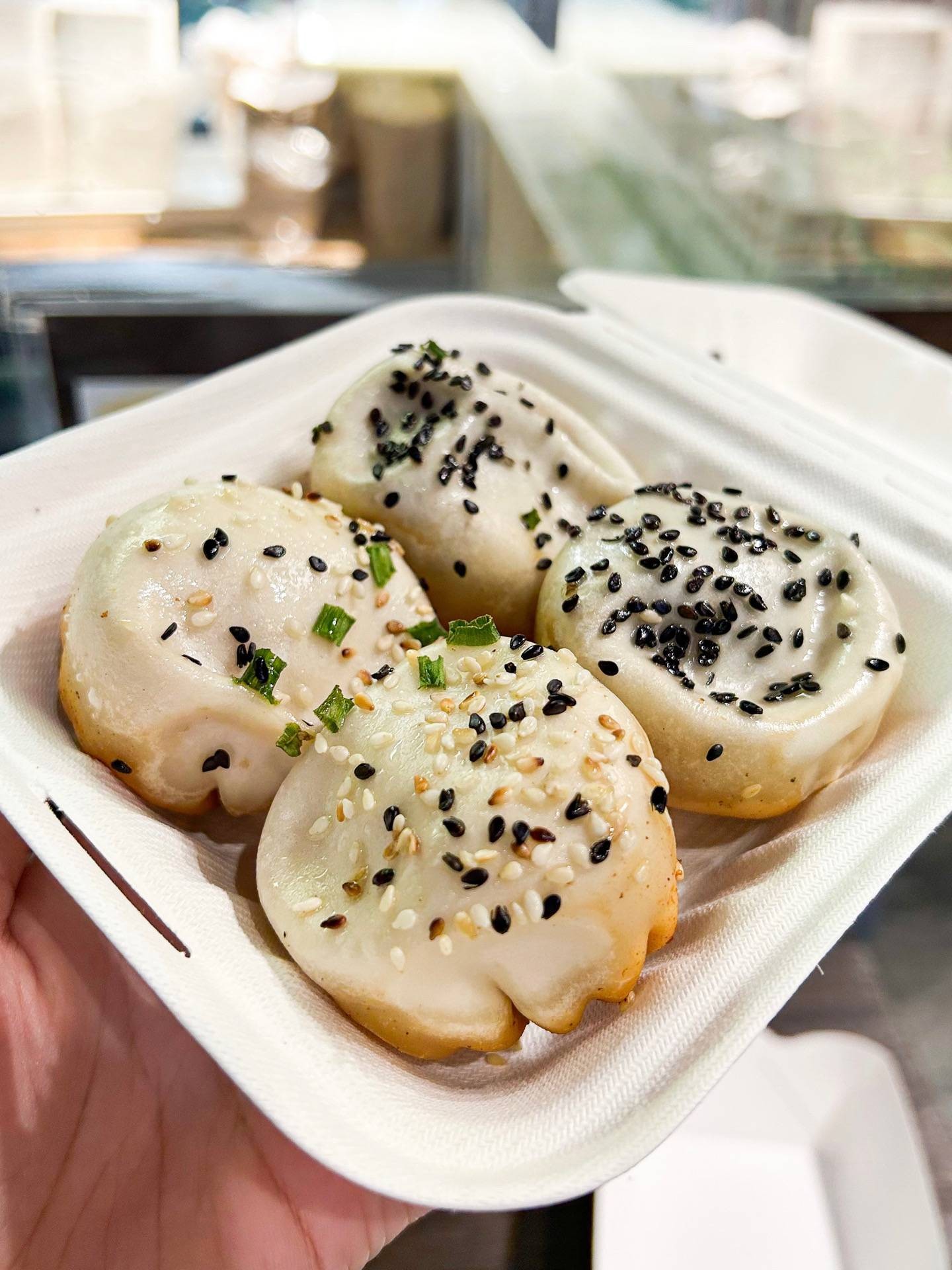 รีวิว Cheung Hing Kee Shanghai - Shanghai pan fried buns
