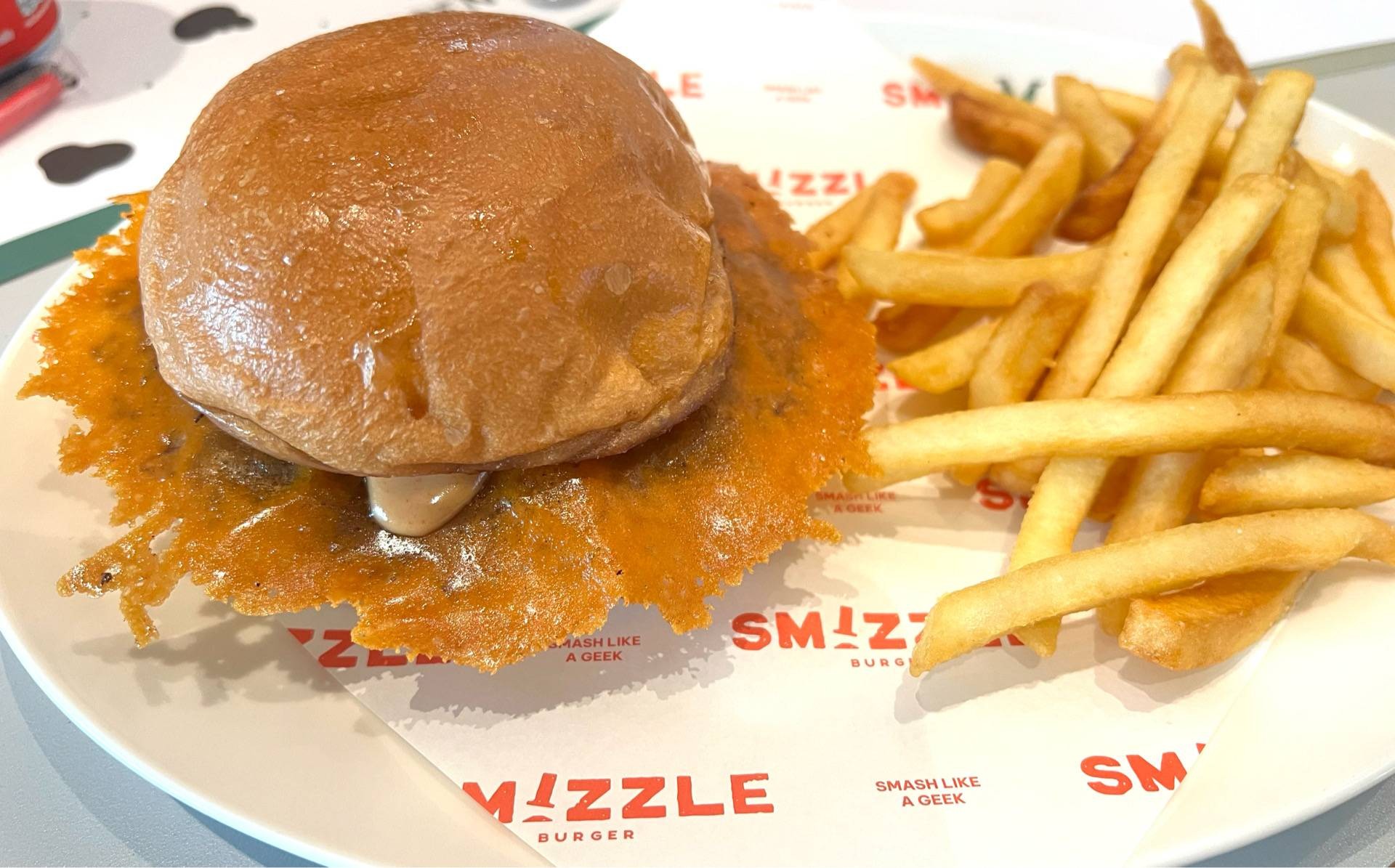 รูป Smizzle Burger เซ็นทรัลเอ็มบาสซี่