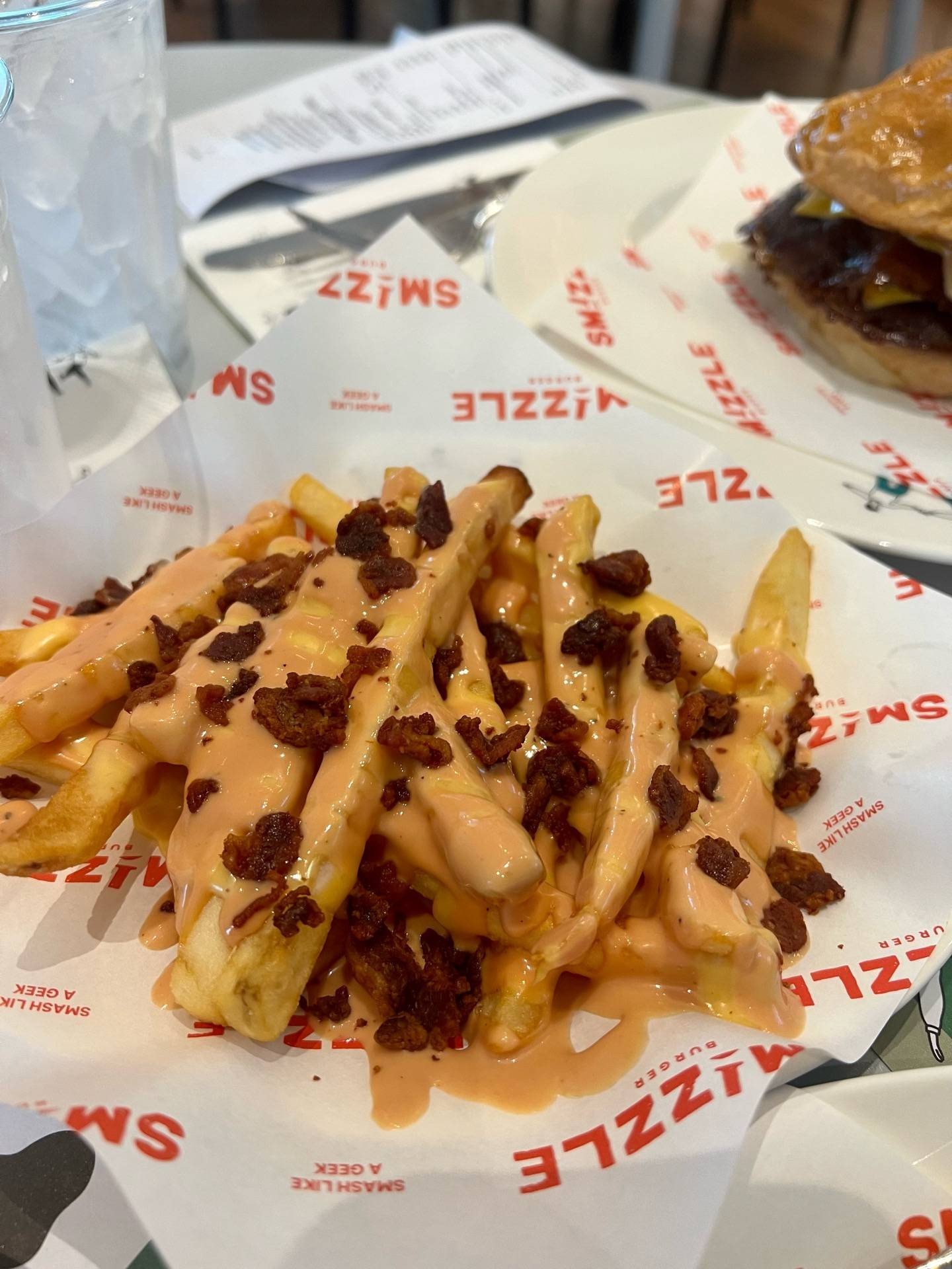 รีวิว Smizzle Burger สาขา Central Embassy Central Embassy - ความอร่อย ...