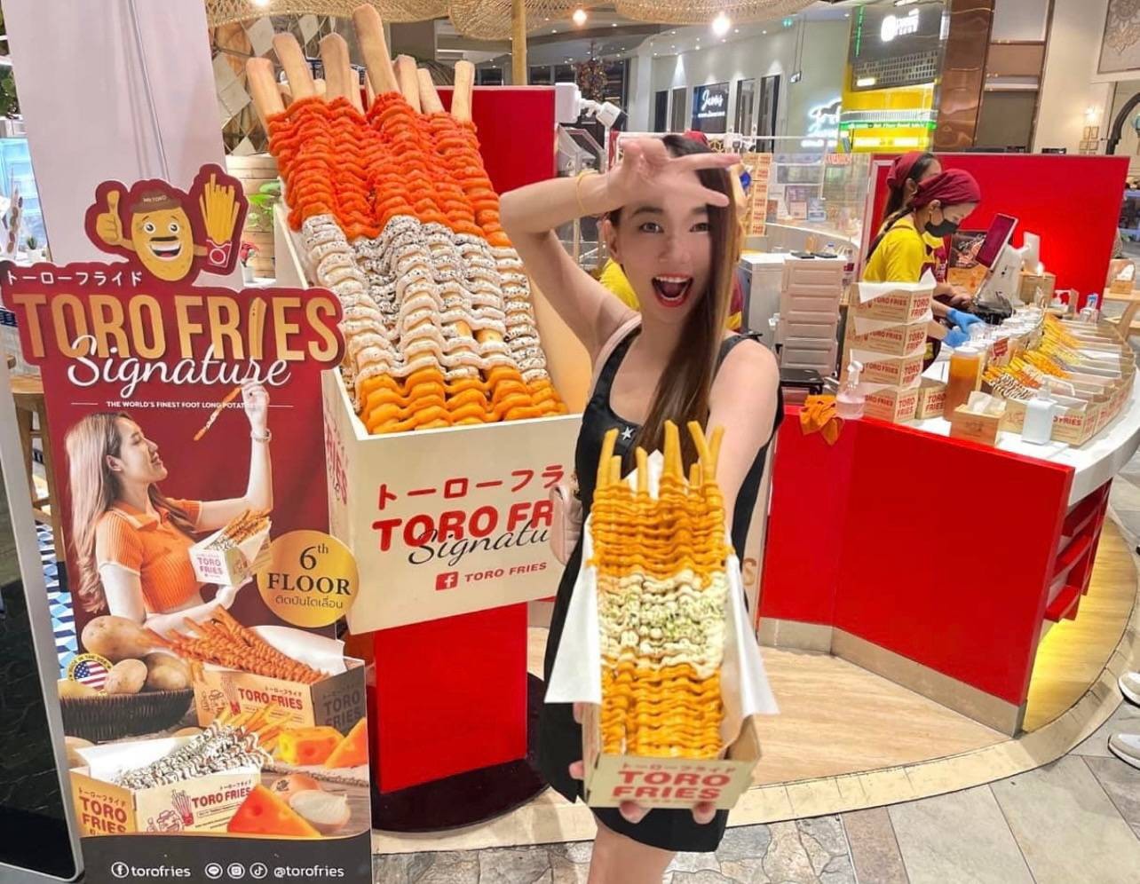 รีวิว Toro Fries Iconsiam - เฟรนช์ฟรายส์ยาว ใส่กล่องกระดาษสุดชิค อร่อยดีนะ