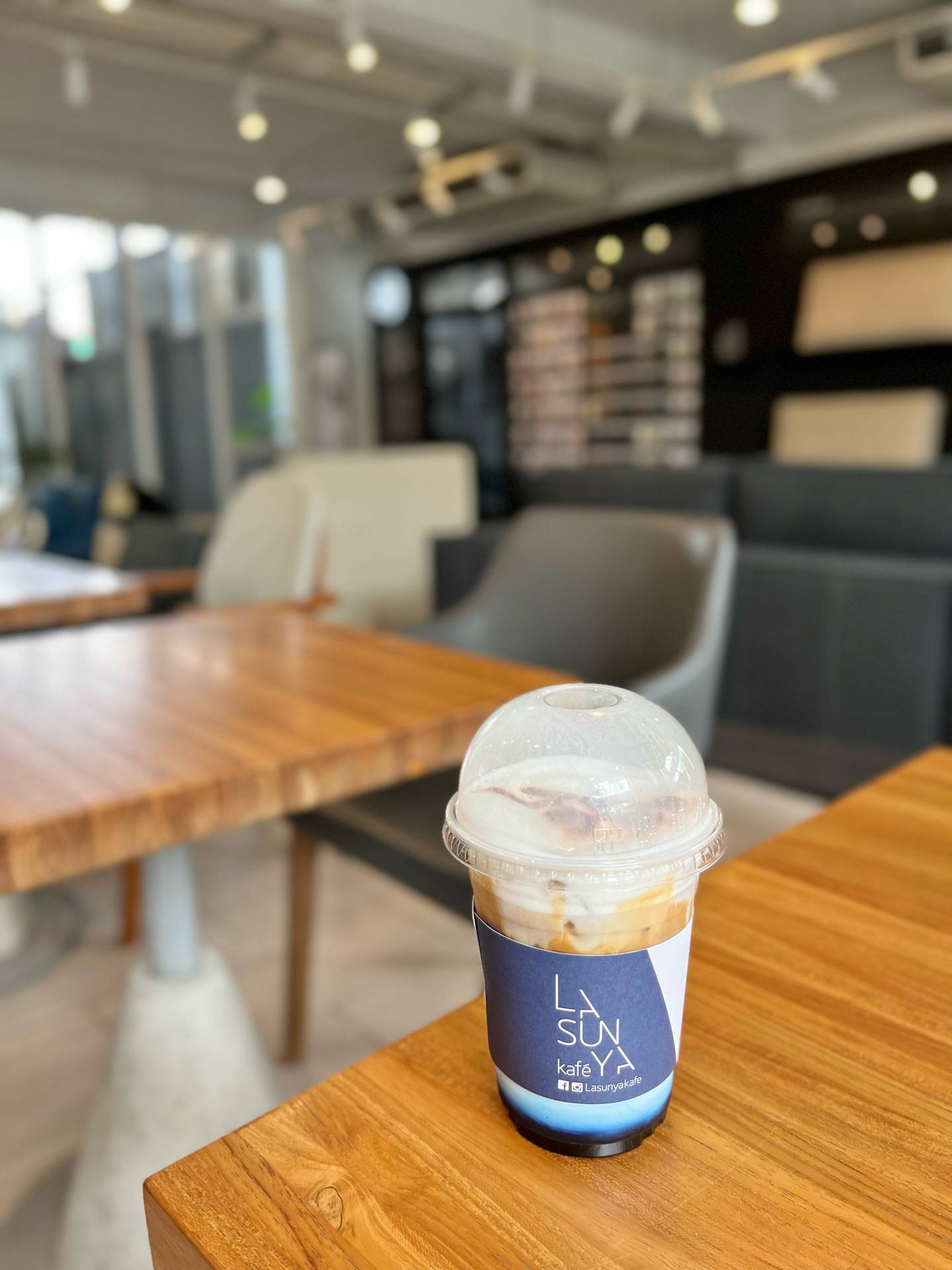 ☕️ Iced Lasunya Koffee. (Price 150+ Baht.) ร้าน Lasunya Kafe