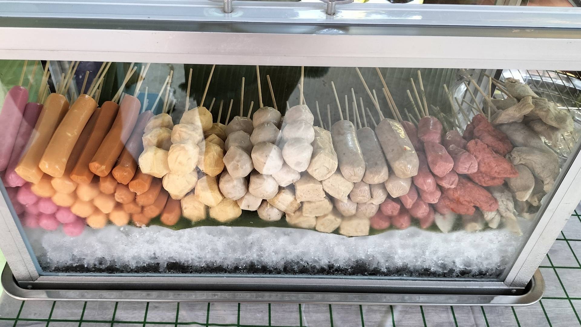 ลูกชิ้นทอดบ่อแขก BY เมย์ สาขา 1 - สั่งอาหารเดลิเวอรี | Wongnai x LINE MAN