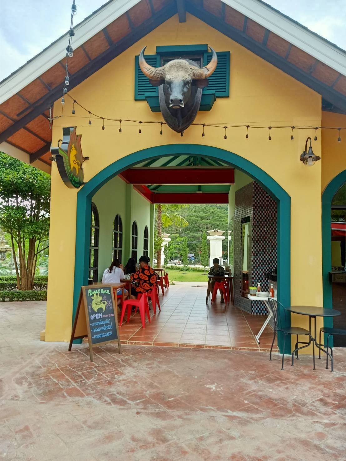 รีวิว Prime & Basil ผัดกะเพราเนื้อพรีเมียม Khaoyai เขาใหญ่ Studer Walking Street - ผัดกะเพรา ...