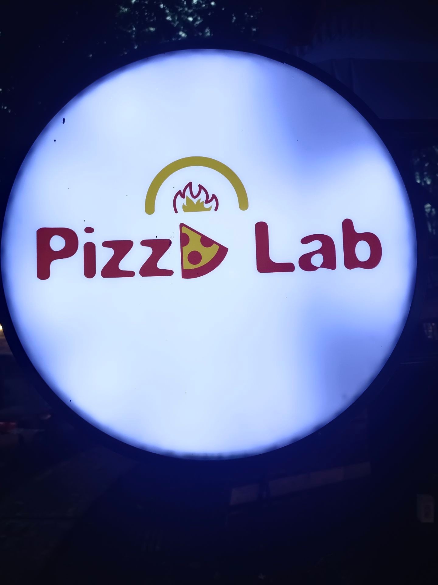 รีวิว Pizza Lab - พิซซ่าแล็บ พิซซ่าสไตล์อิตาเลี่ยน Camping Ground - 🍕 ...