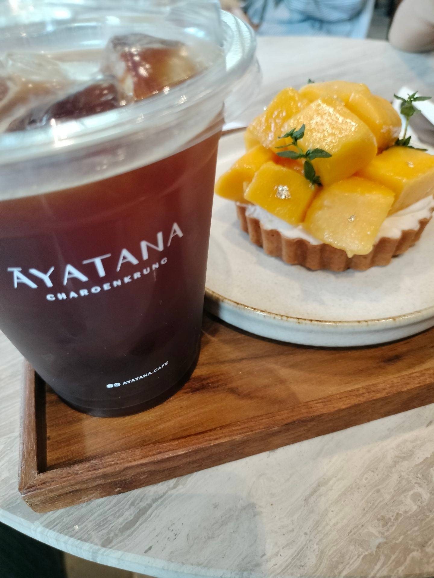 รีวิว Ayatana Cafe เจริญกรุง - คาเฟ่ในตึกเก่า เค้กดีงาม