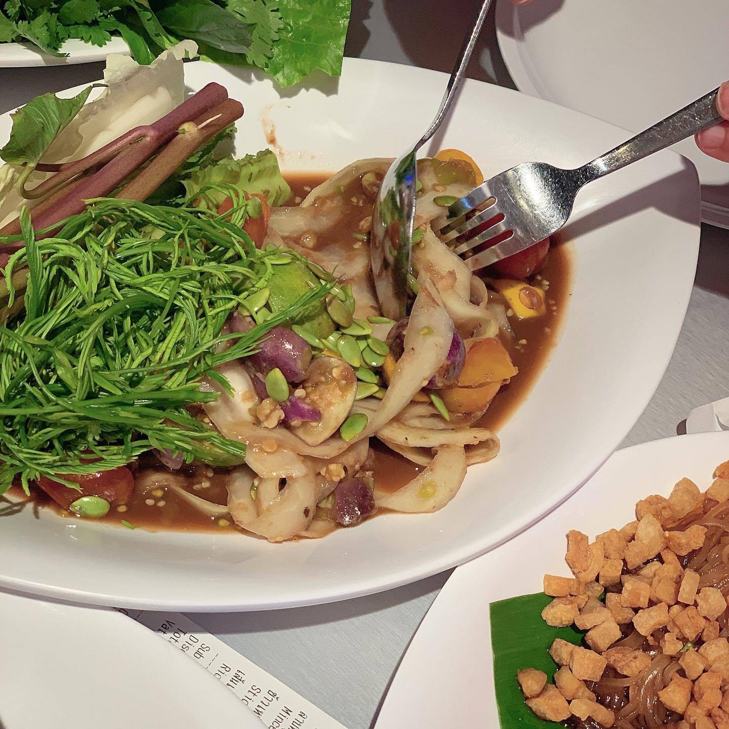 ตำหลวงพระบาง ร้าน Phed Phed Thai Taste Mahanakhon Cube