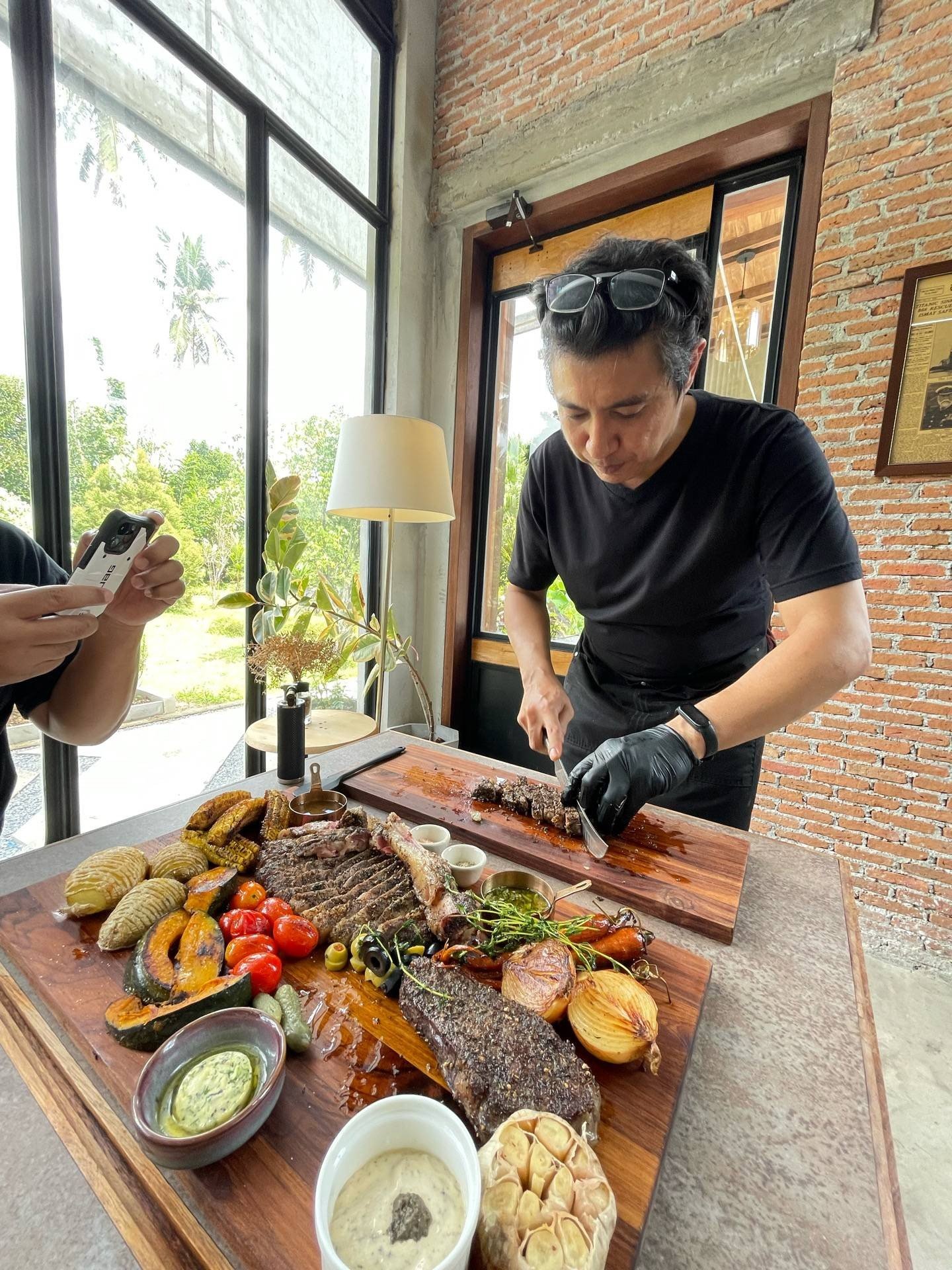 รูป Lost Table Brew & Eatery