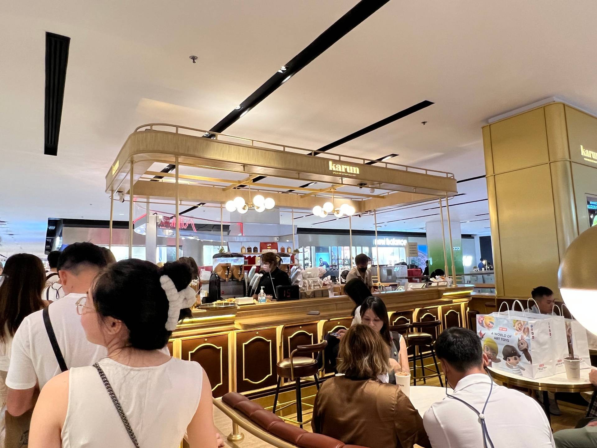 รีวิว Karun Thai Tea Central World - ชาไทยปั่นรสชาติเข้มข้น