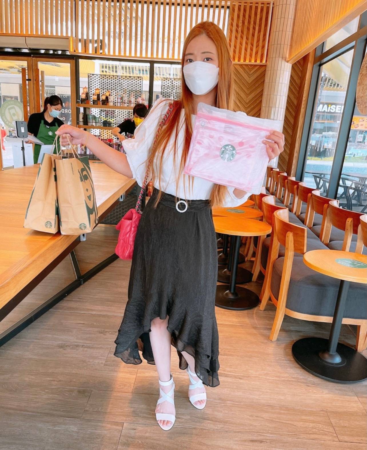 รีวิว Starbucks Mega Bangna (ทางเข้าหลัก) - Starbucks นั่งสบาย บริการดี