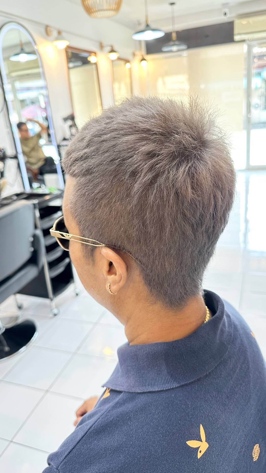 ร้าน Hair Cuts with YAHZ Barber & Salon ตัดผมกับหยา