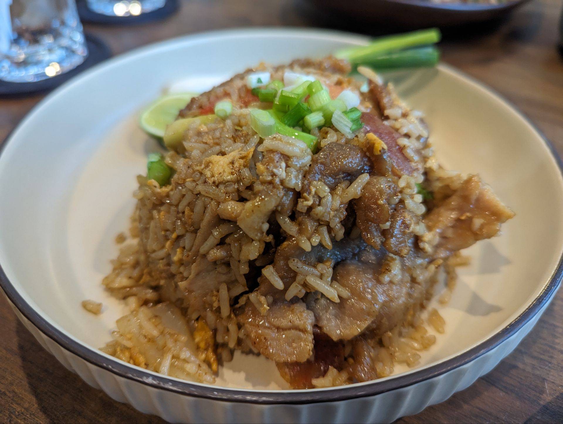 ข้าวผัดรถไฟหมู ร้าน 360 Hours Cafe & Bar