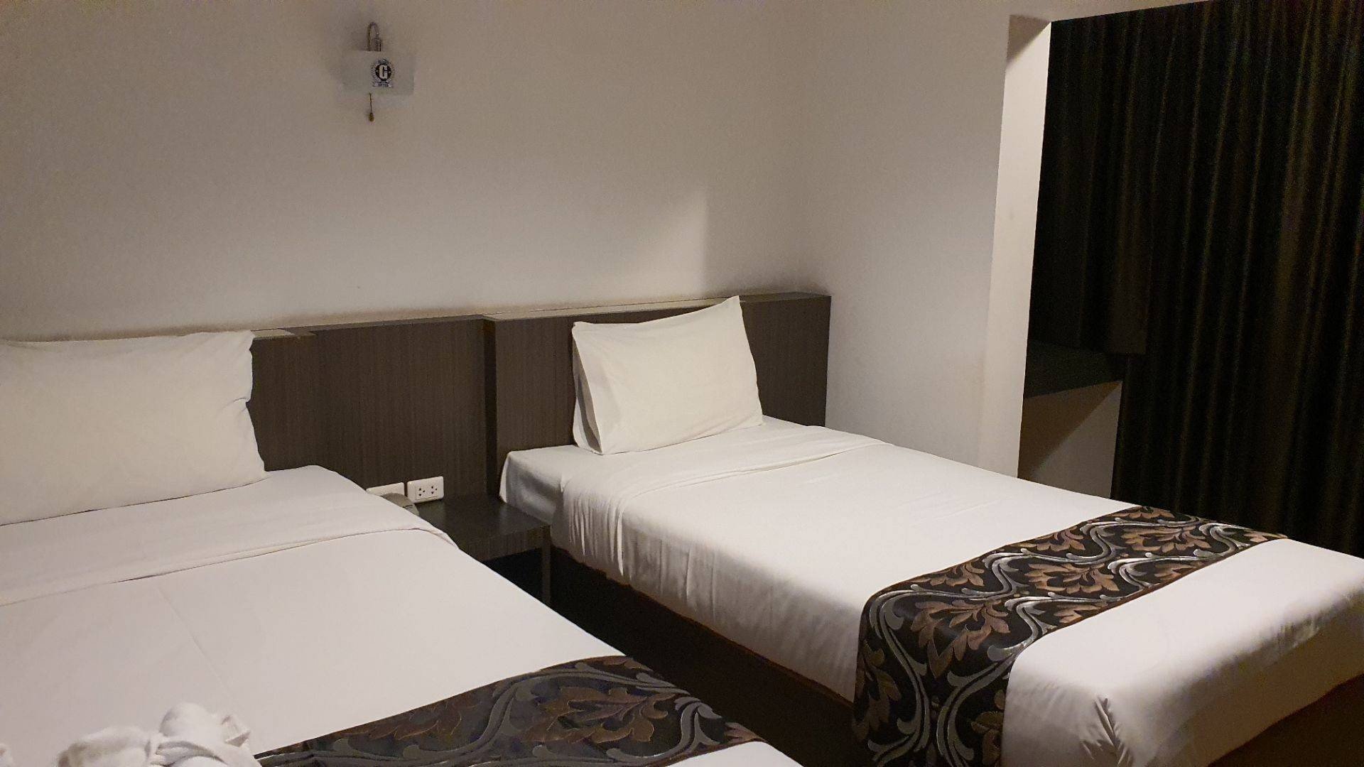 รูป โรงแรมซีพาราไดซ์สัตหีบ