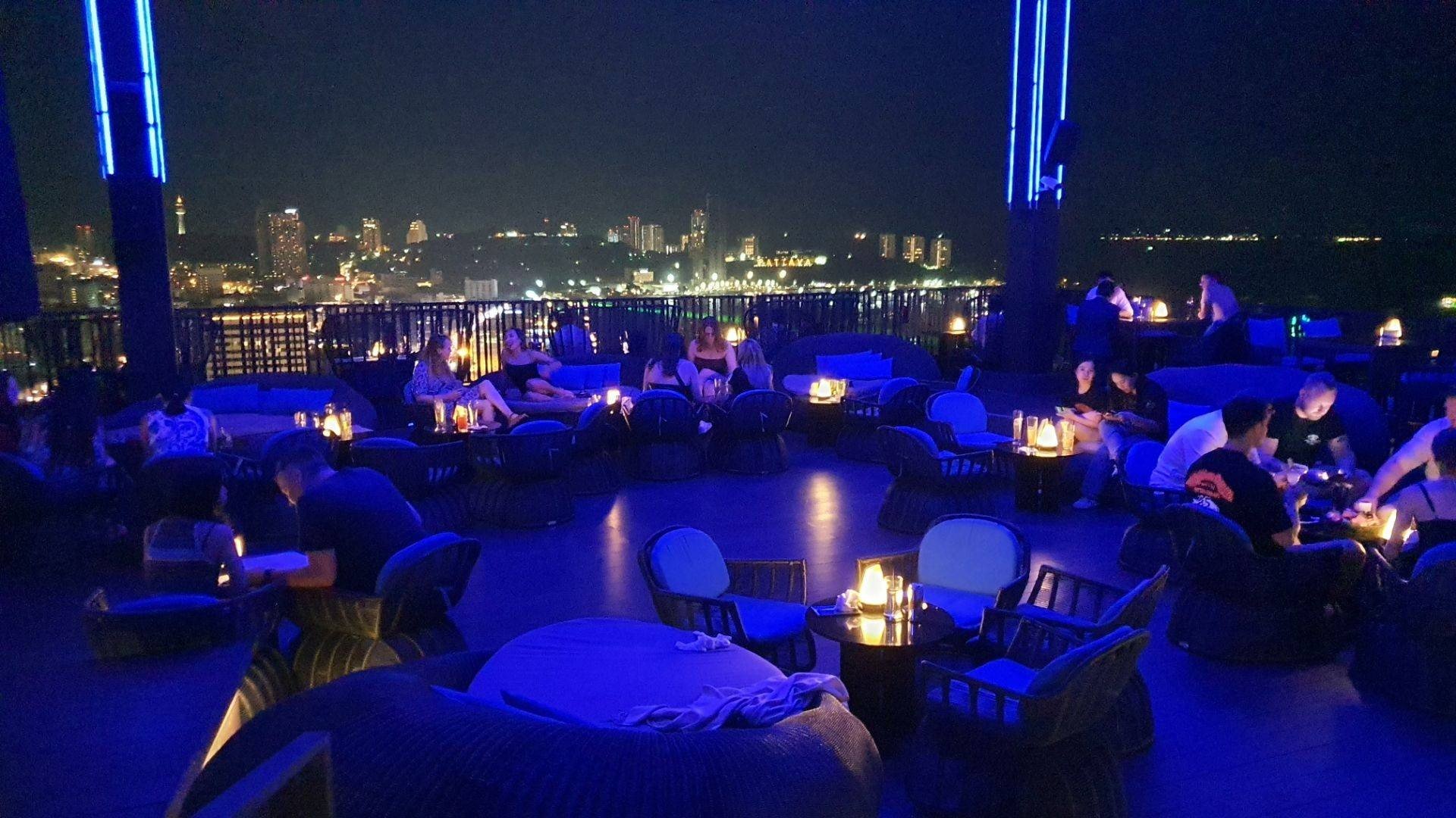 รูป Horizon Rooftop Restaurant & Bar, Hilton Pattaya