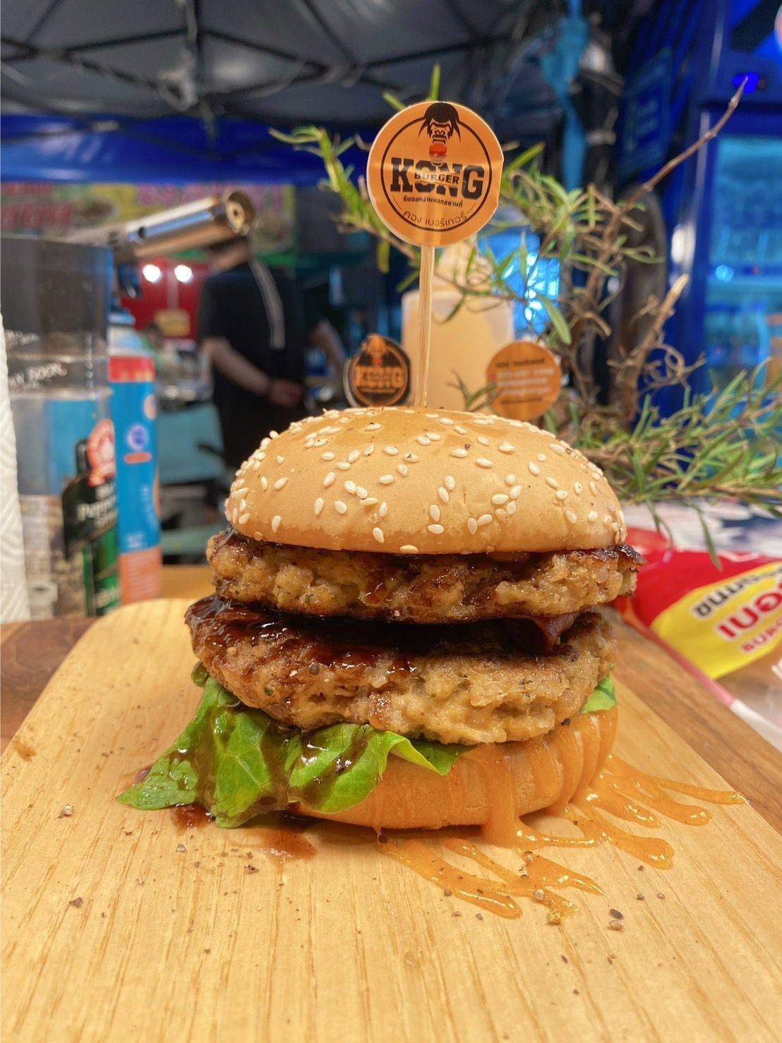 Kong burger คองเบอร์เกอร์ ตลาดเที่ยงคืน - สั่งอาหารเดลิเวอรี | Wongnai ...