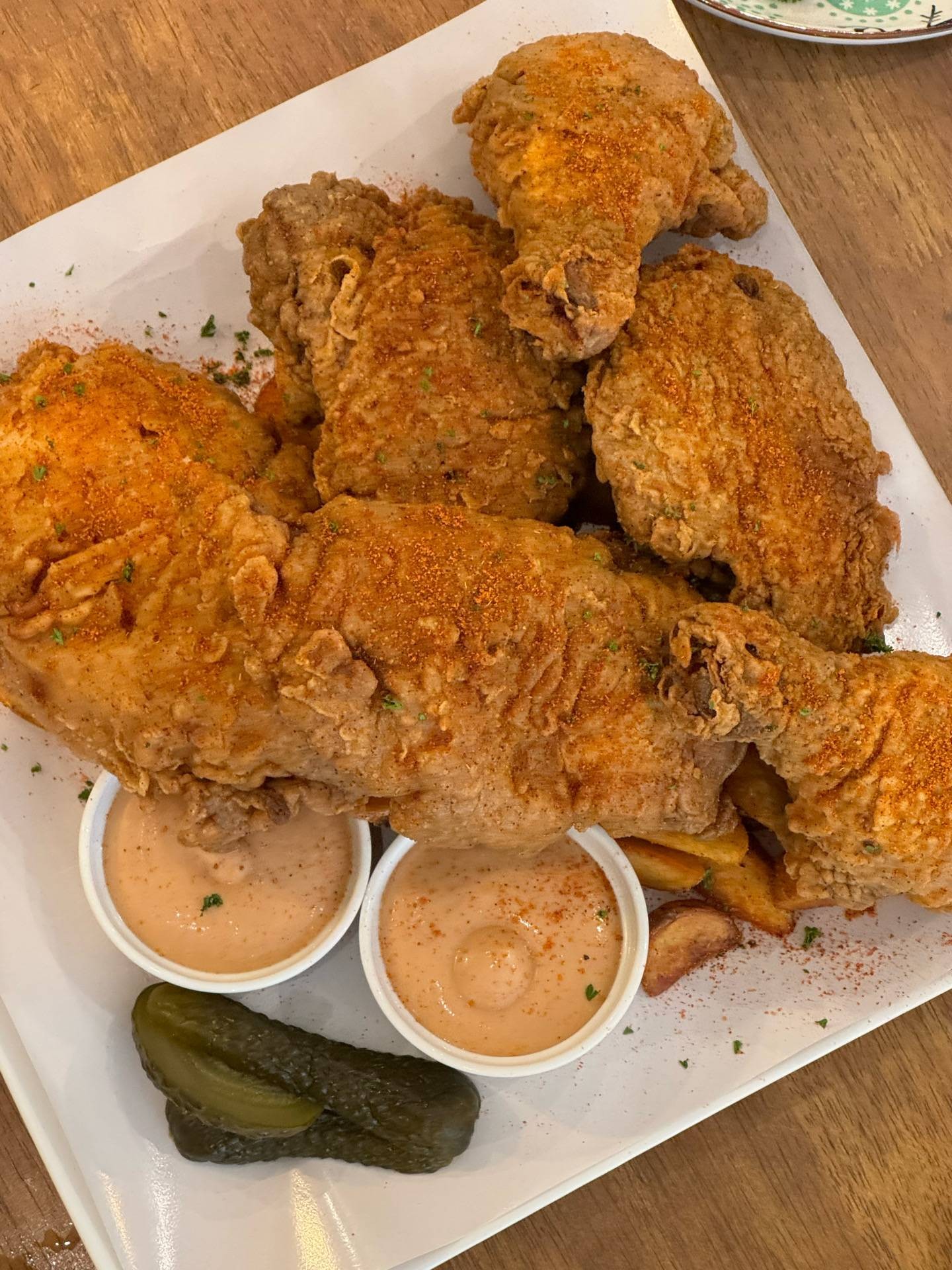 รีวิว Henryfry : fried chicken & housemade food. เจริญกรุง - ใครว่า ...