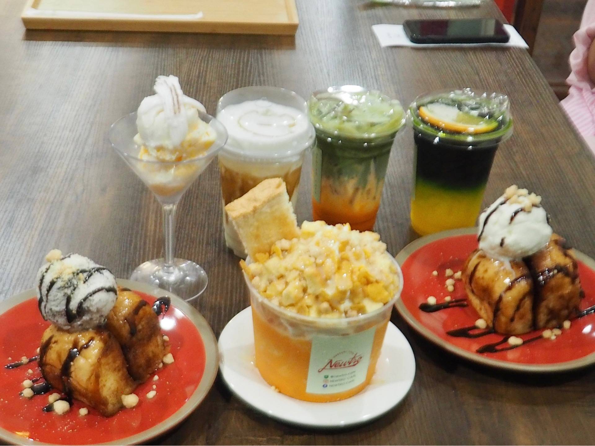 รูป Newtro Cafe บรรทัดทอง