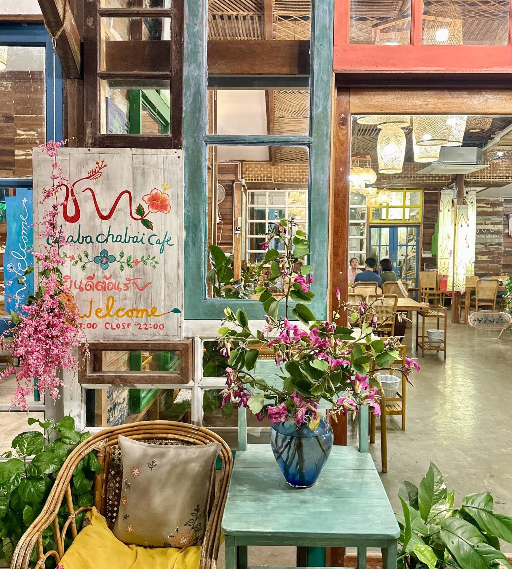 รีวิว ชบาคาเฟ่ Chaba Chabai Cafe ลำลูกกา - คาเฟ่ท่ามกลางธรรมชาติกับสาระพัดเมนู