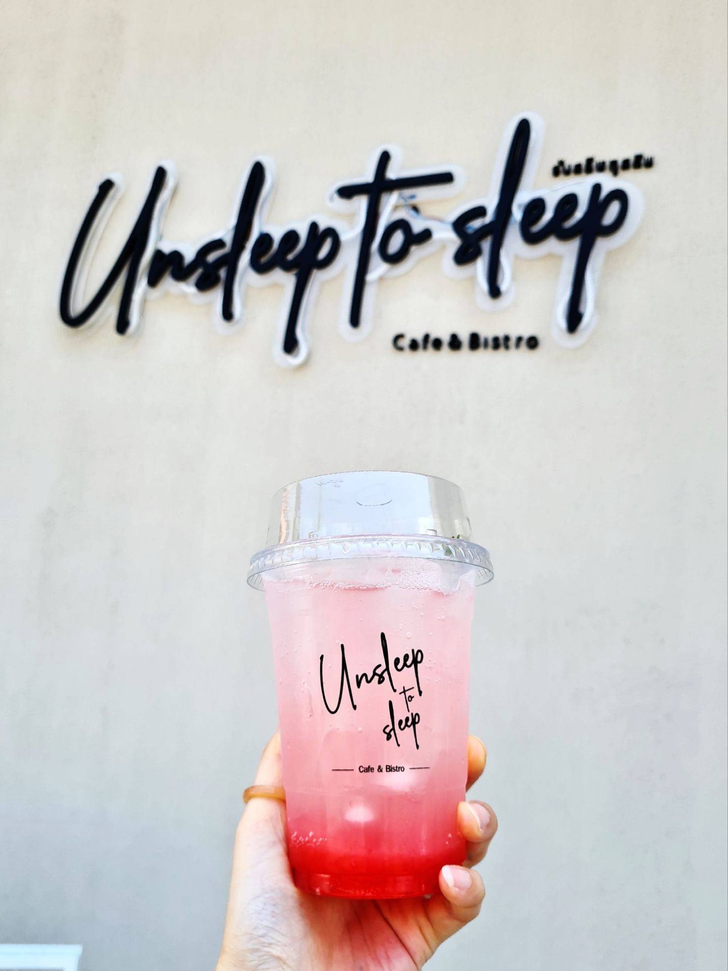 รีวิว UnSleep To Sleep Cafe’&bistro - - คาเฟ่สีขาวสไตล์มินิมอลย่านประชาชื่น