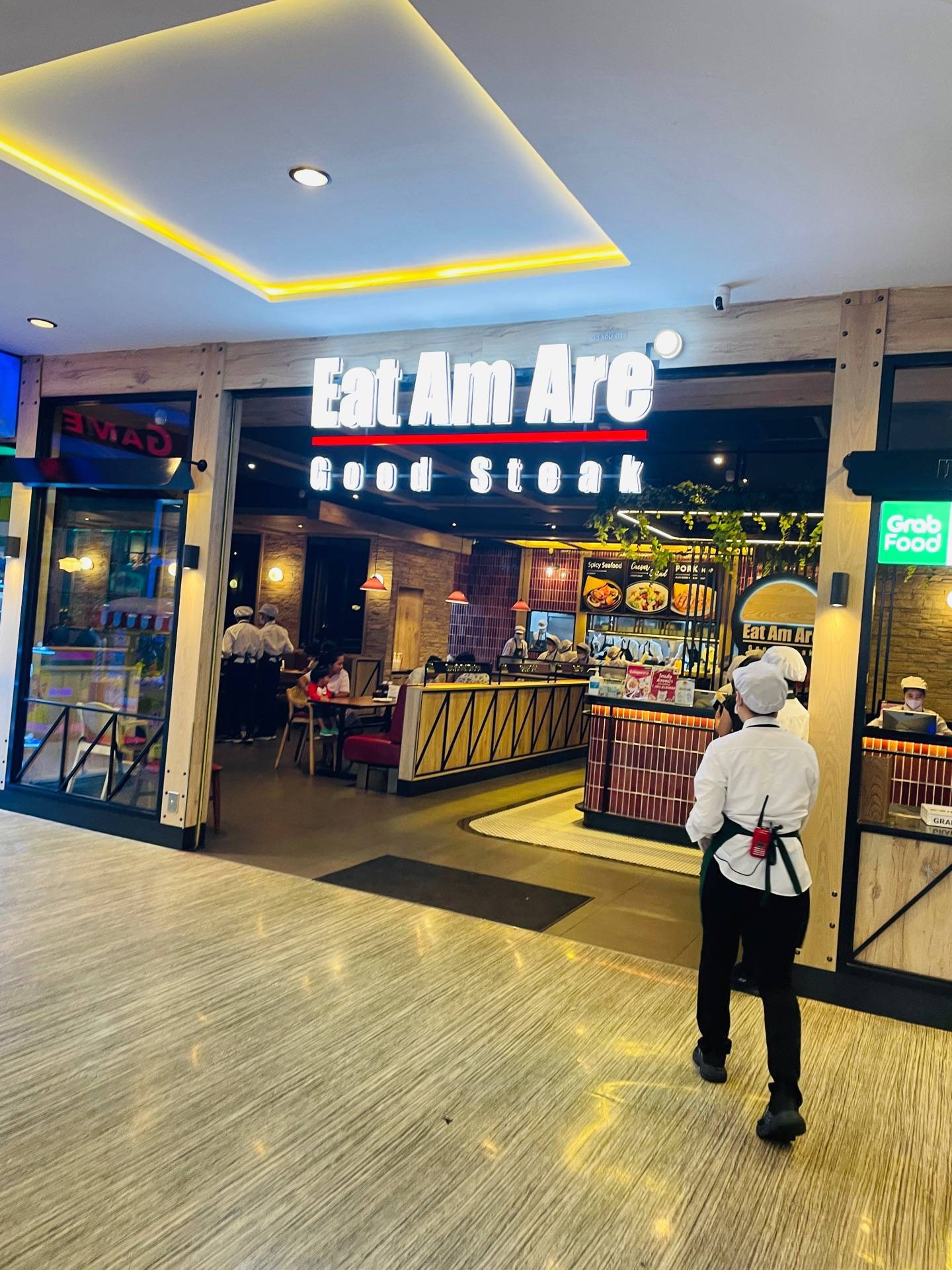 รูป Eat Am Are เซ็นเตอร์วัน