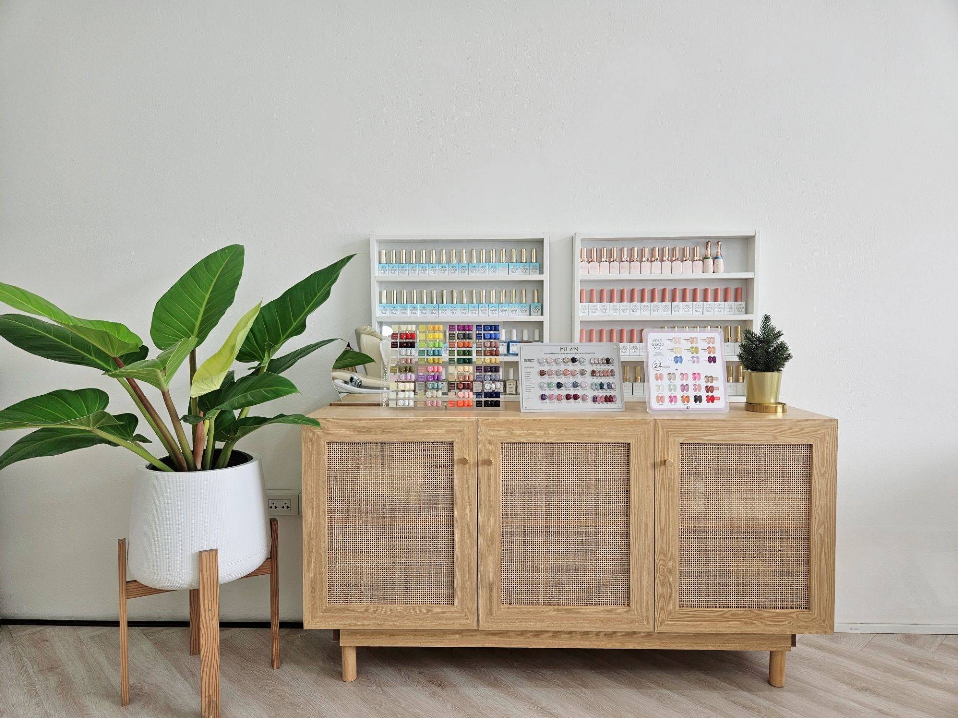 รีวิว La Moon Haus - สปามือเท้า ทาสีเจล นวดกัวซา