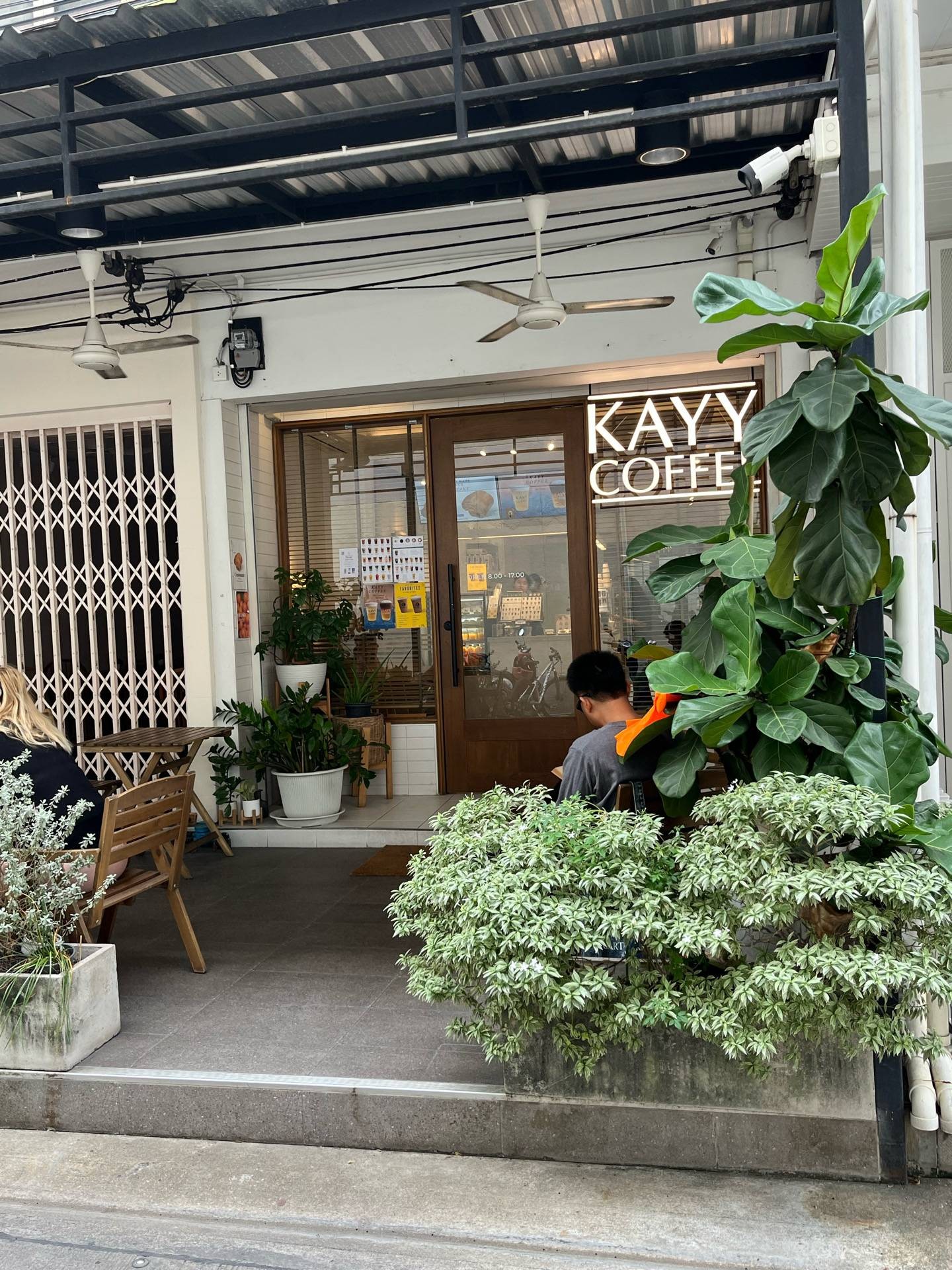รีวิว KAYY COFFEE - คาเฟ่ย่านบางลำพูที่มี Black Orange เป็น Signature Menu