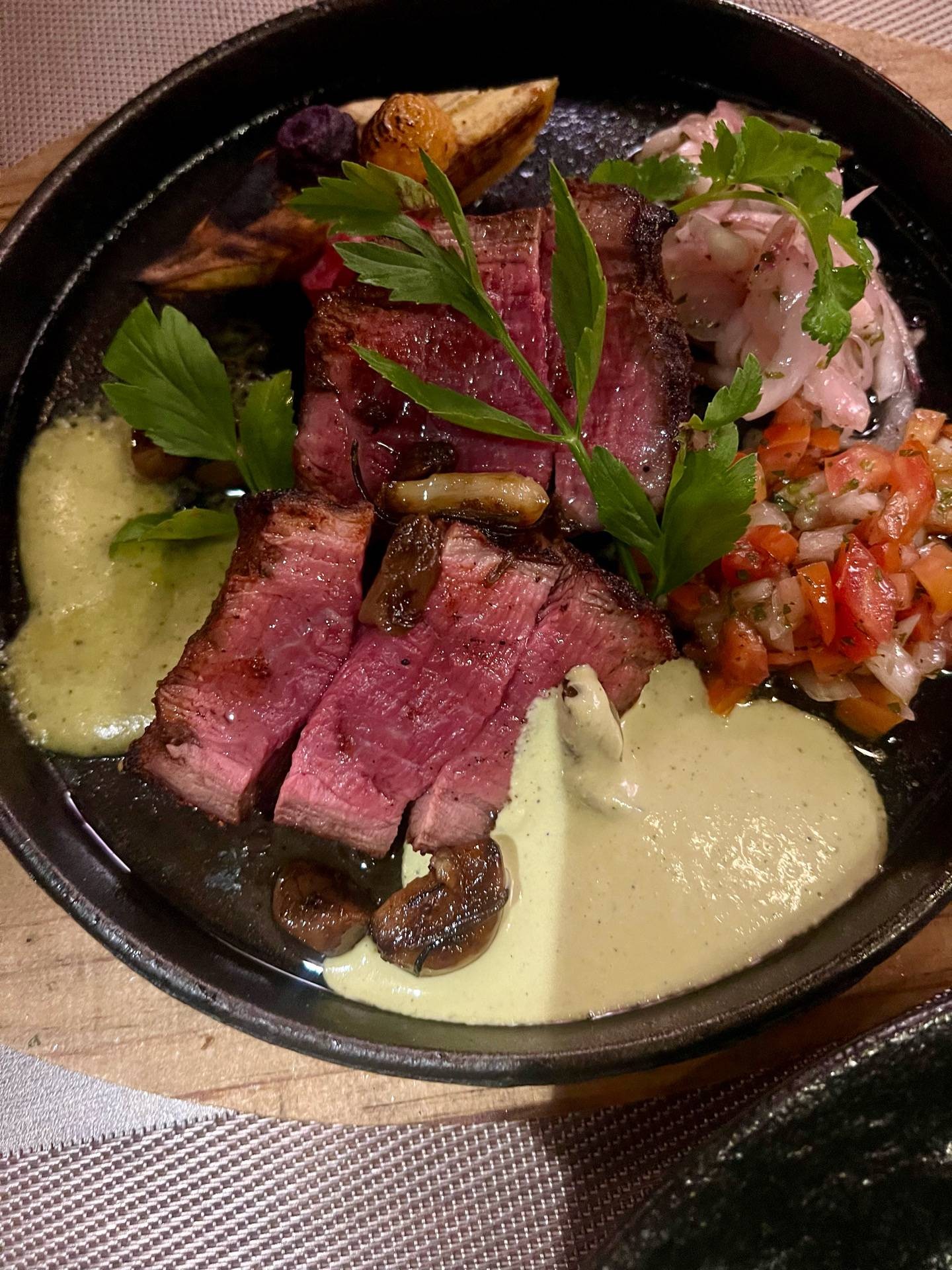 รูป RED Nikkei & Steak Bar