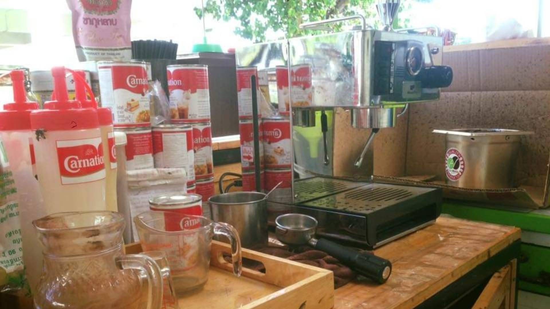 น้ำมะพร้าวปั่นนมสด กาแฟร้อน ปังวิปครีม ไอศกรีม ชานมไข่มุก กาแฟโบราณ ชิน ...