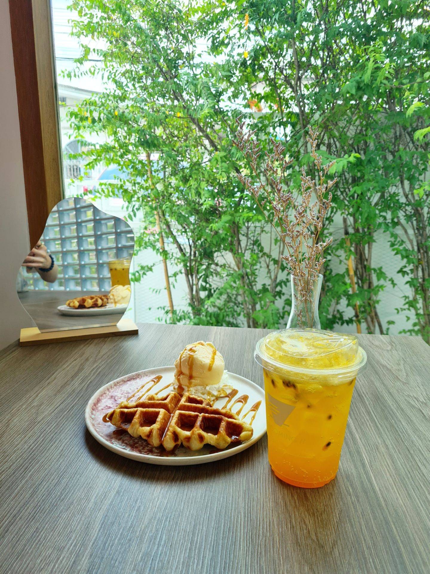 รีวิว Blooming Cafe - คาเฟ่บรรยากาศสบายๆพร้อมสวนสวยขนาเล็กในซอยสวนผัก