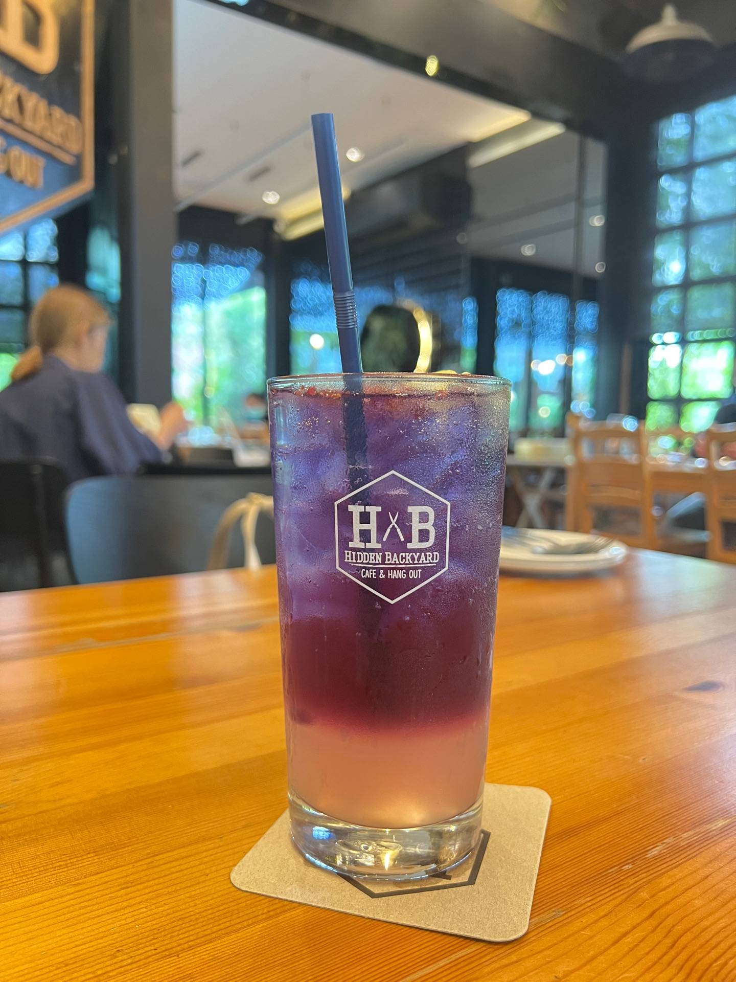 รูป Hidden Backyard Cafe & Hangout