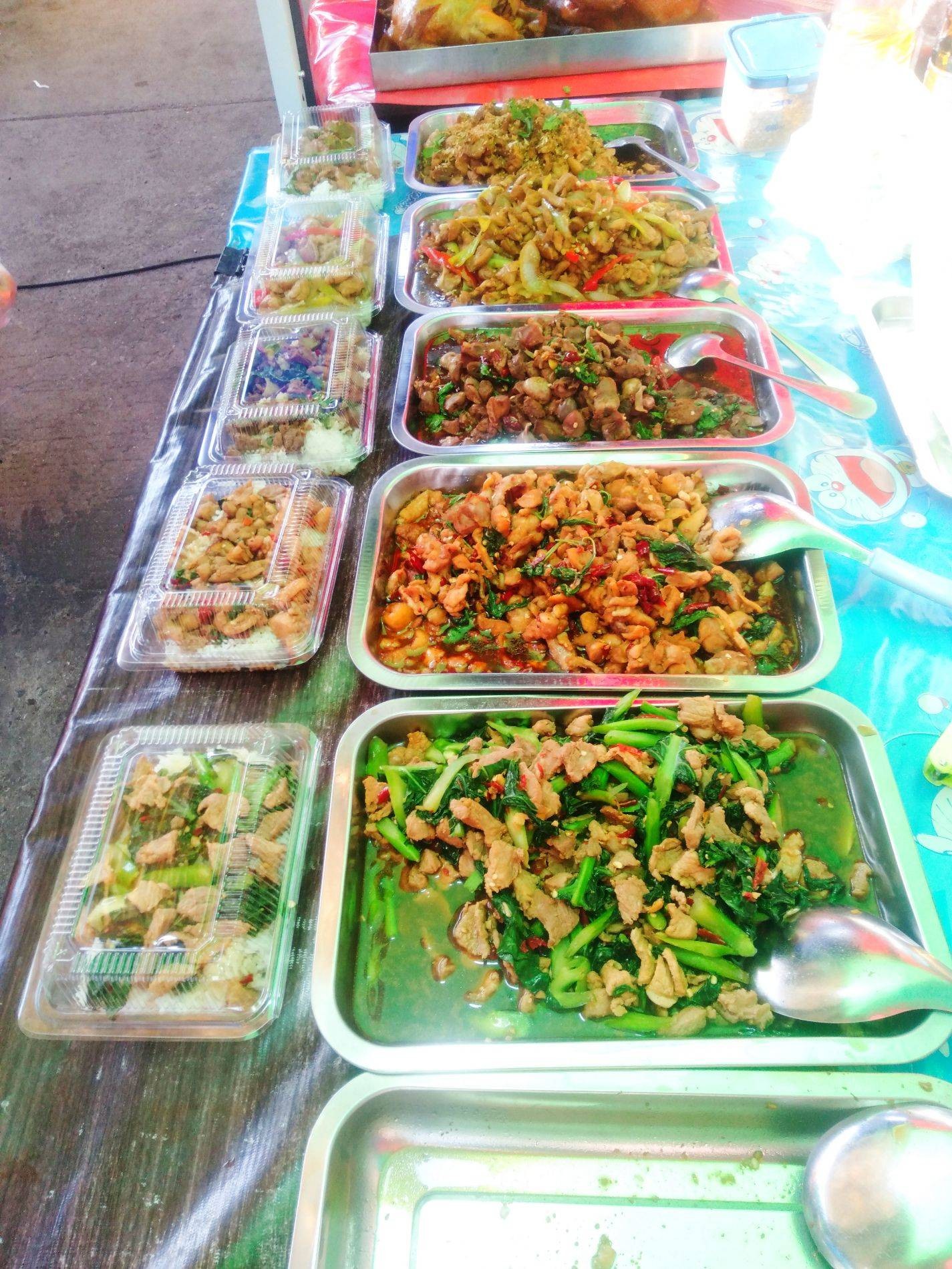 ร้าน ข้าวกะเพราแอบแซ่บ ตลาดโดม | รีวิวร้านอาหาร