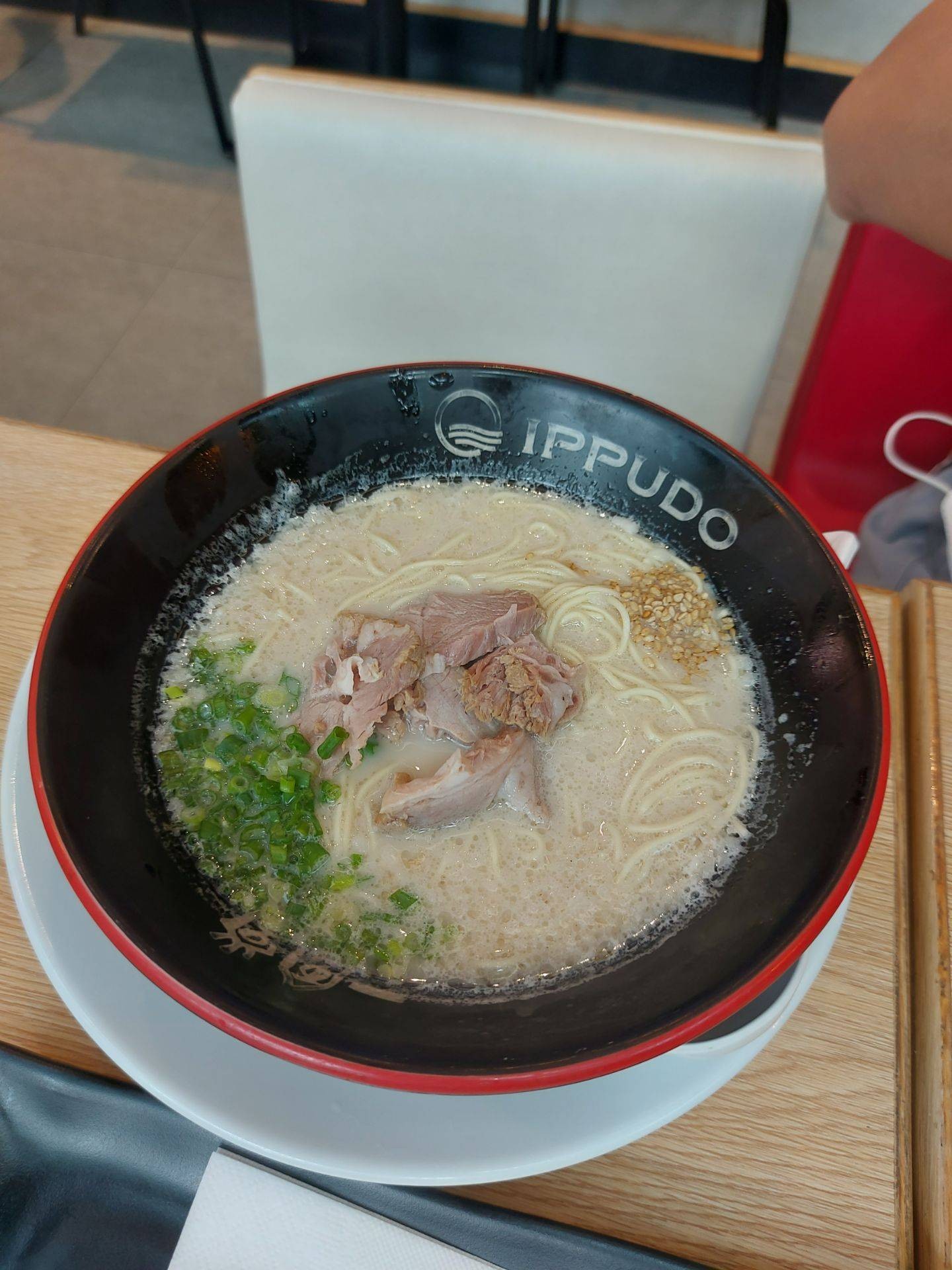 รีวิว Ramen Ippudo The Mall Ngamwongwan - สาขานี้ พนักงานยังเพิ่มคุณภาพได้อีก