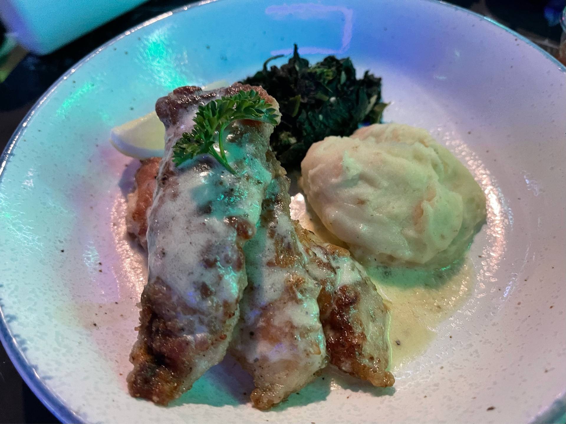 สเต็กกระพง ร้าน Atmos on top Silom Edge