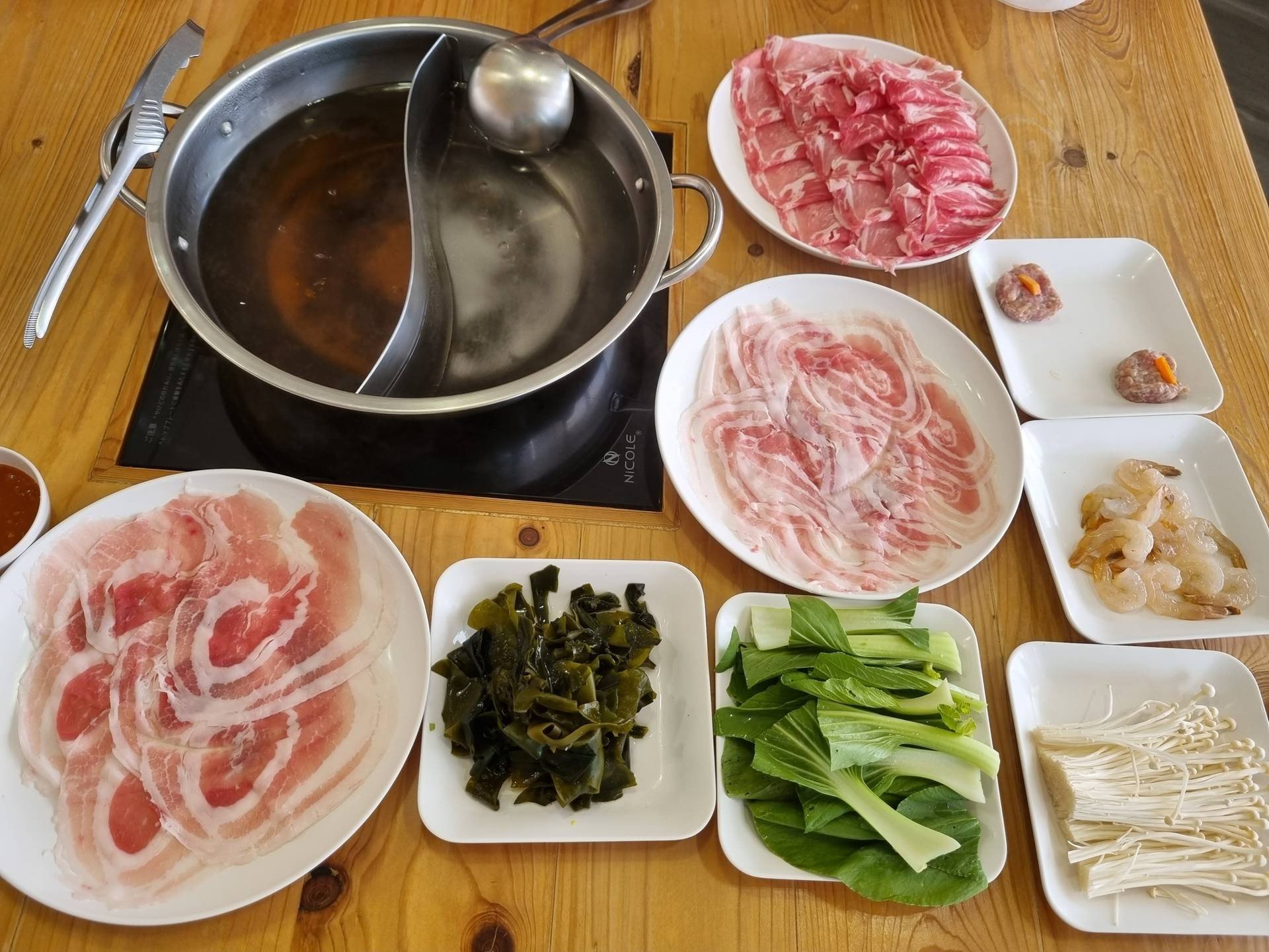 รีวิว Kinn’s The Buta Surin Surin - ร้านชาบู เนื้อดี น้ำจิ้มอร่อย น้ำดำเริ่ด วัตถุดิบสด สะอาด ...