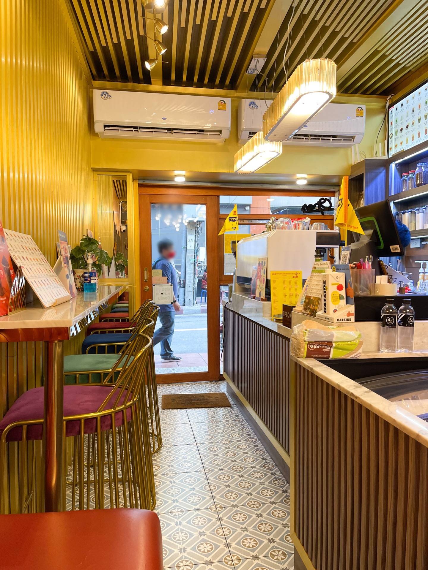 รีวิว Ml5 premium Cafe&Coffee ซอยศาลาแดง - ไวท์มอลโอวัลตินหนึบครันชี่ ...