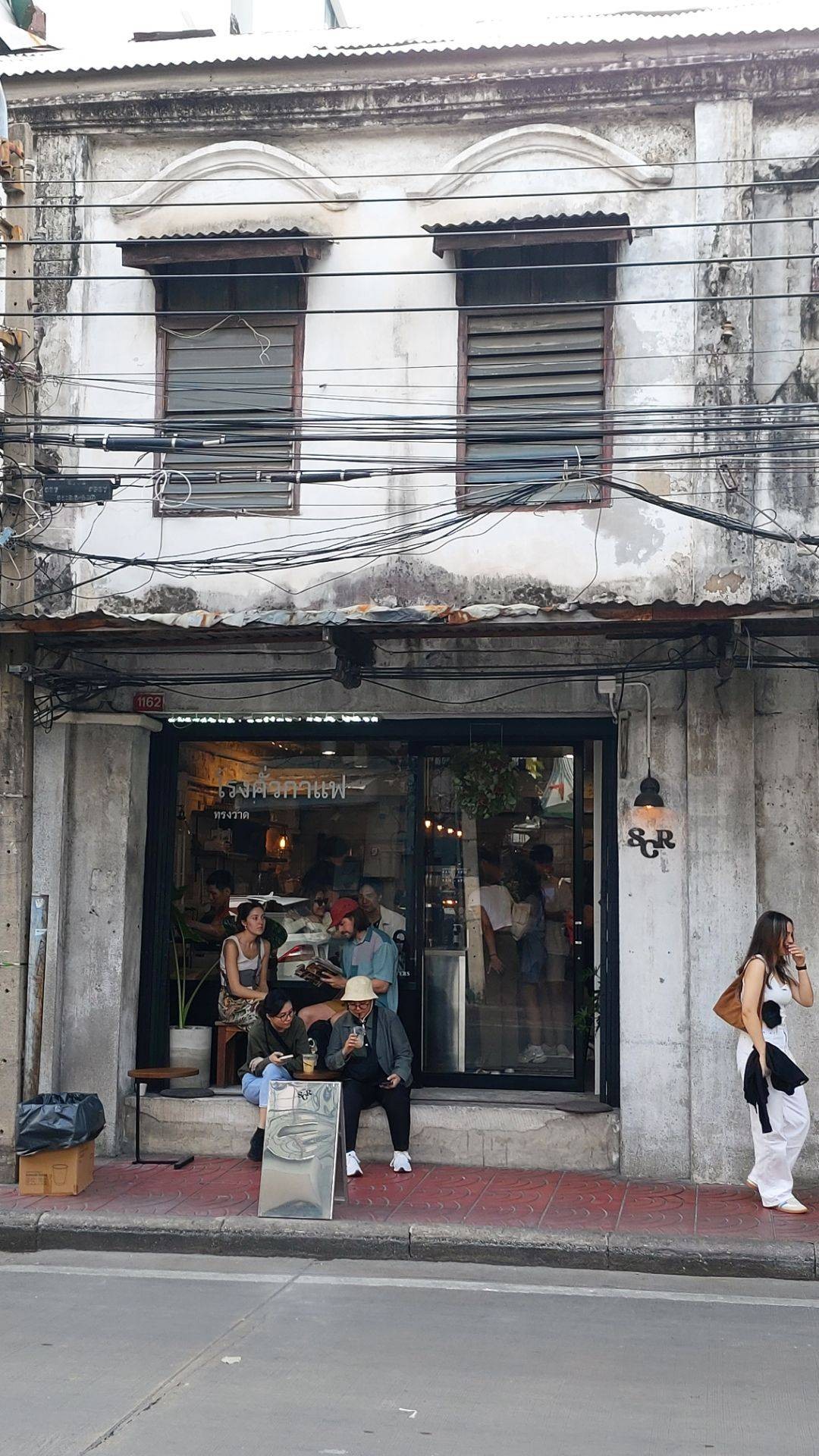 รีวิว Song Wat Coffee Roasters - กาแฟร้านเล็กๆ แต่คนเยอะมาด เลยต้องลอง