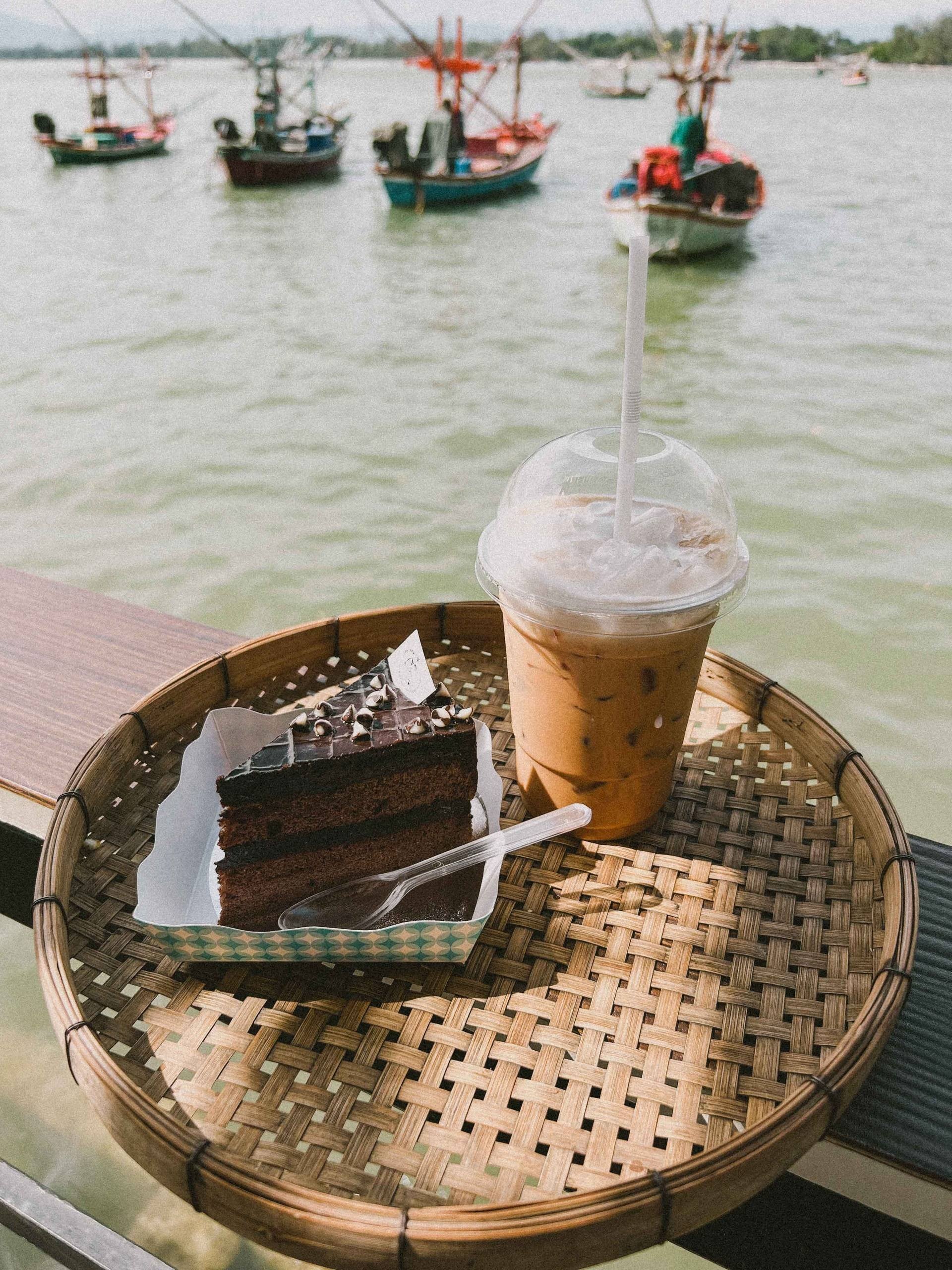ร้าน Bay Camp Cafe วนอุทยานเขาตาม่องลาย | รีวิวร้านอาหาร