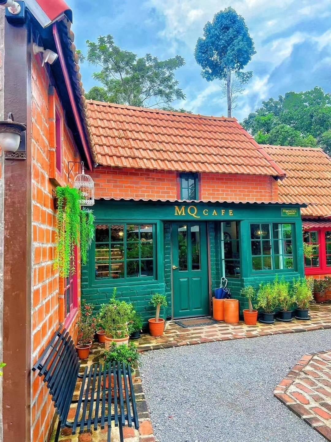 รีวิว Moontown Quarter Cafe - เป็นคาเฟ่ที่สวยที่สุดครับ