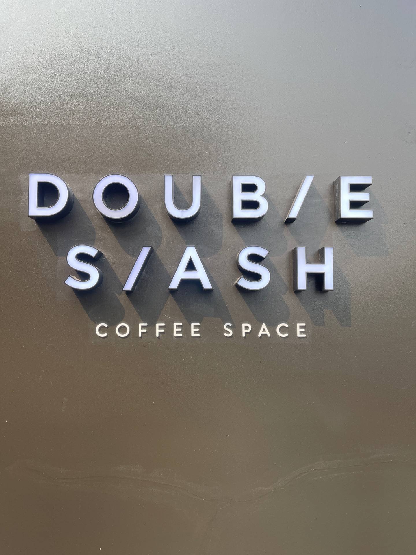 รีวิว DOUBLE SLASH // COFFEE SPACE พระราม 3 - ร้านกาแฟเท่ๆ สำหรับคอกาแฟสายนม